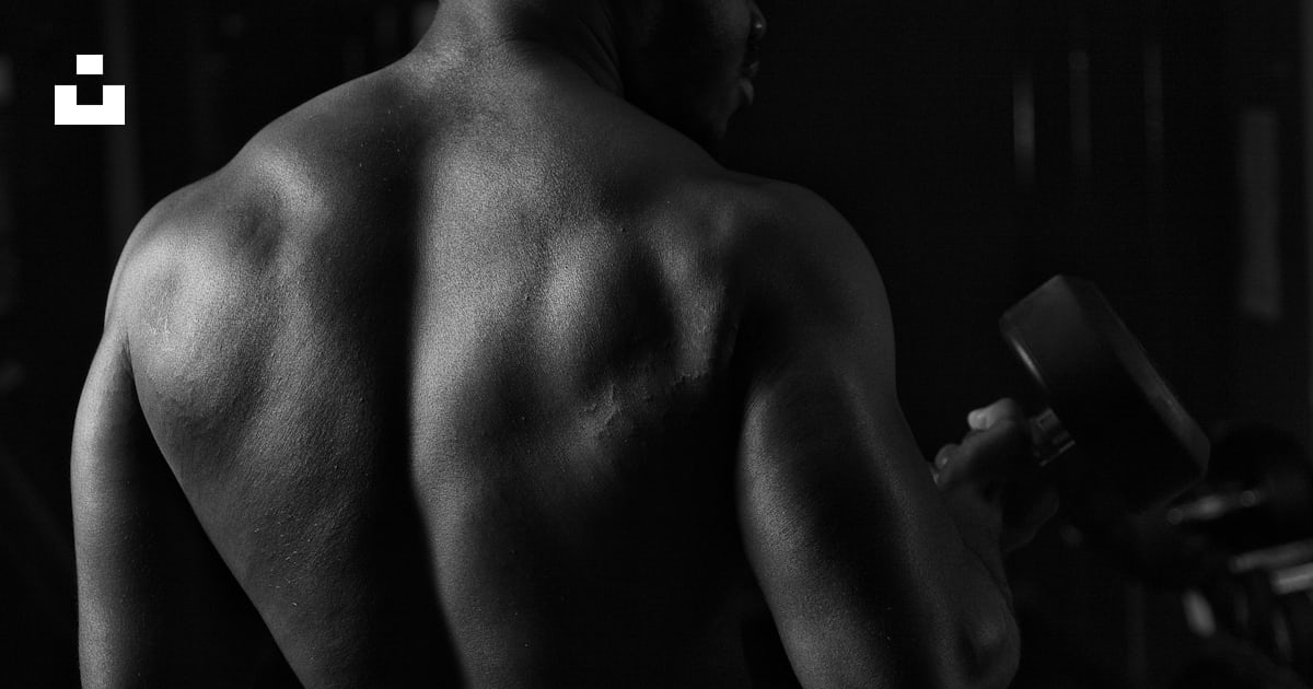 シャツを着ていない男がバーベルを持っているの写真 Unsplashの無料お気に入り写真