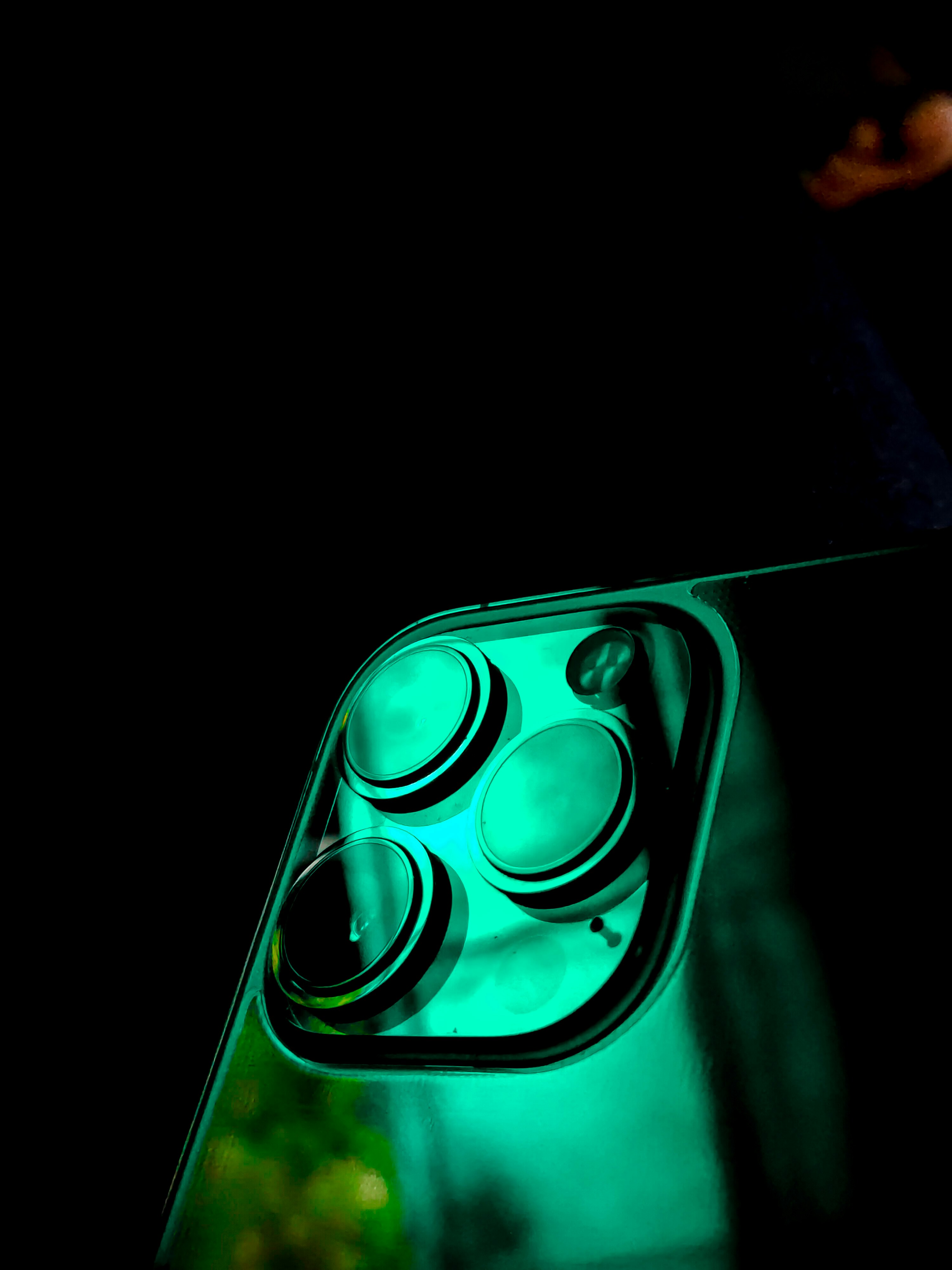 Teal Triad: Close-Up of a Sleek Smartphone Camera Array