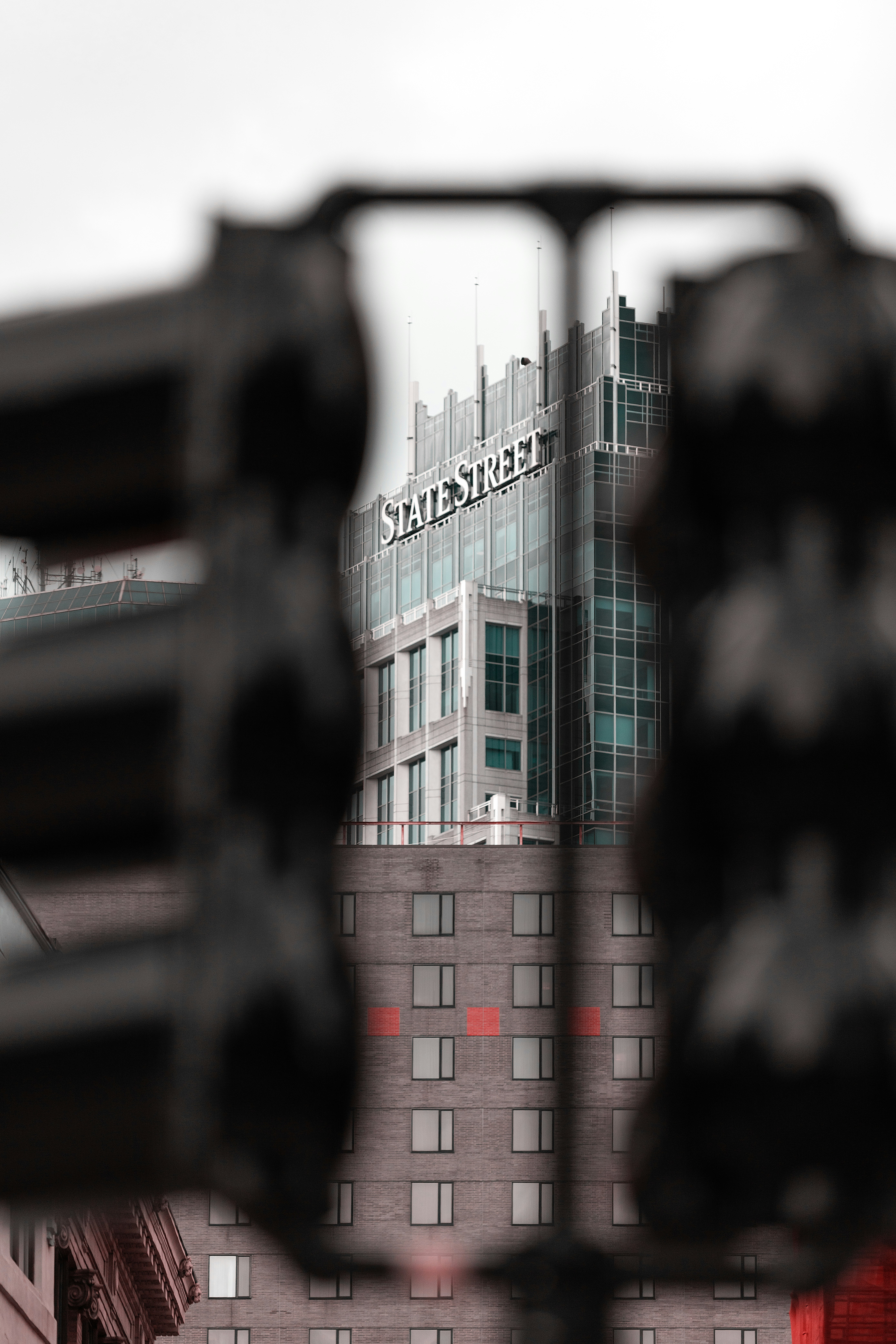Targeting through the Grille: Cityscape in Focus