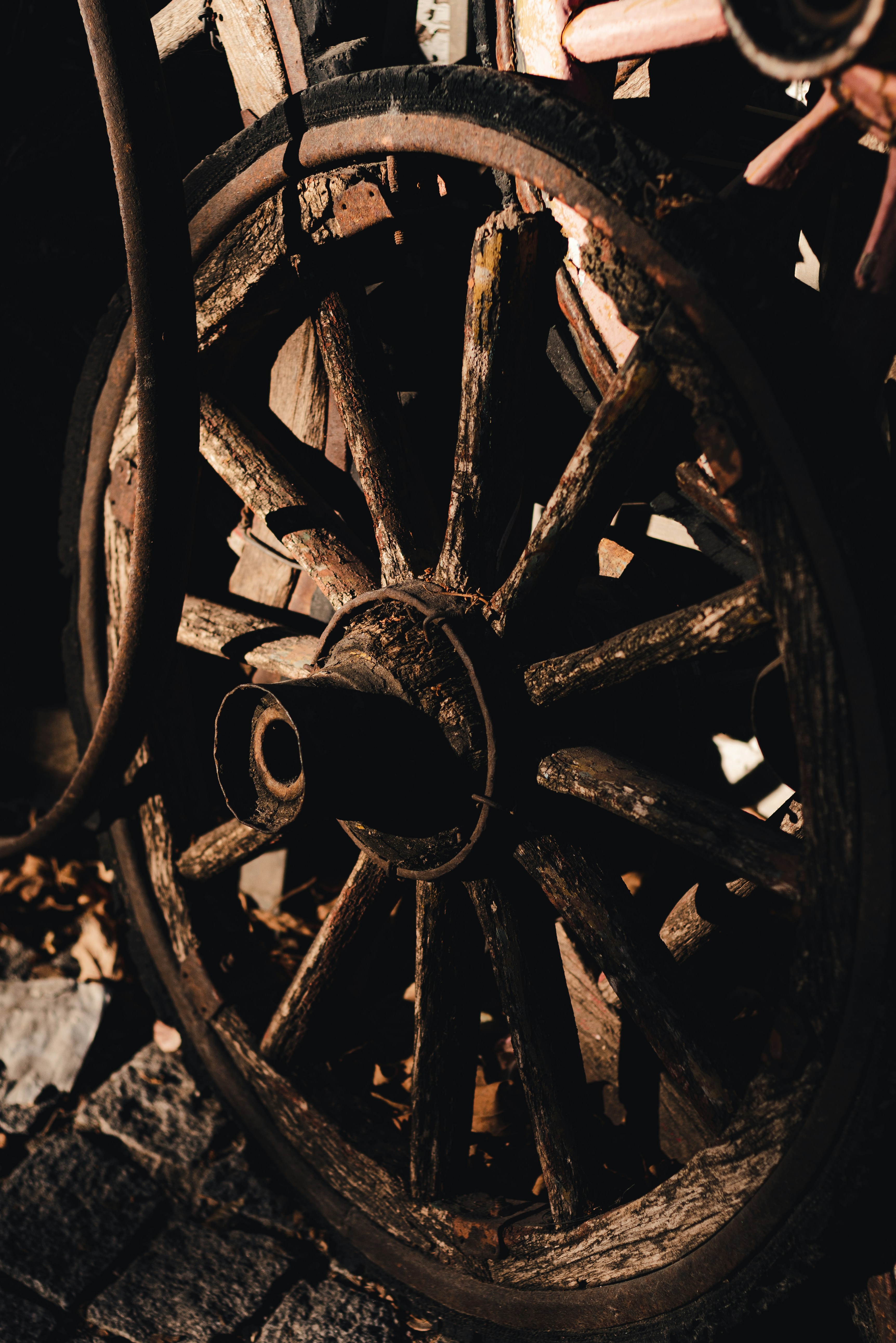 An old wooden wagon wheel with rusted spokes photo – Free Machine Image ...