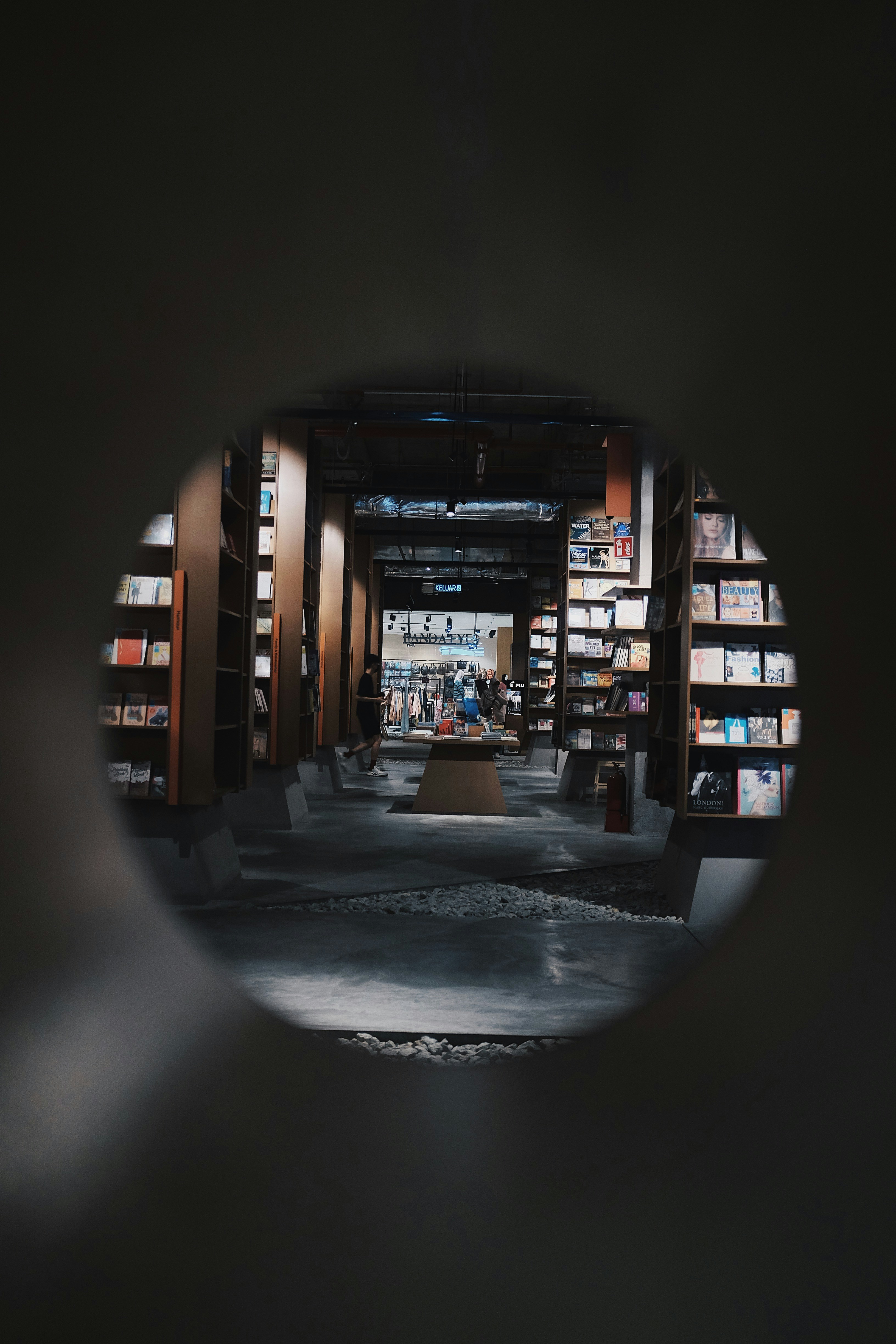 Through the Circular Aperture: A Quiet Library Aisle