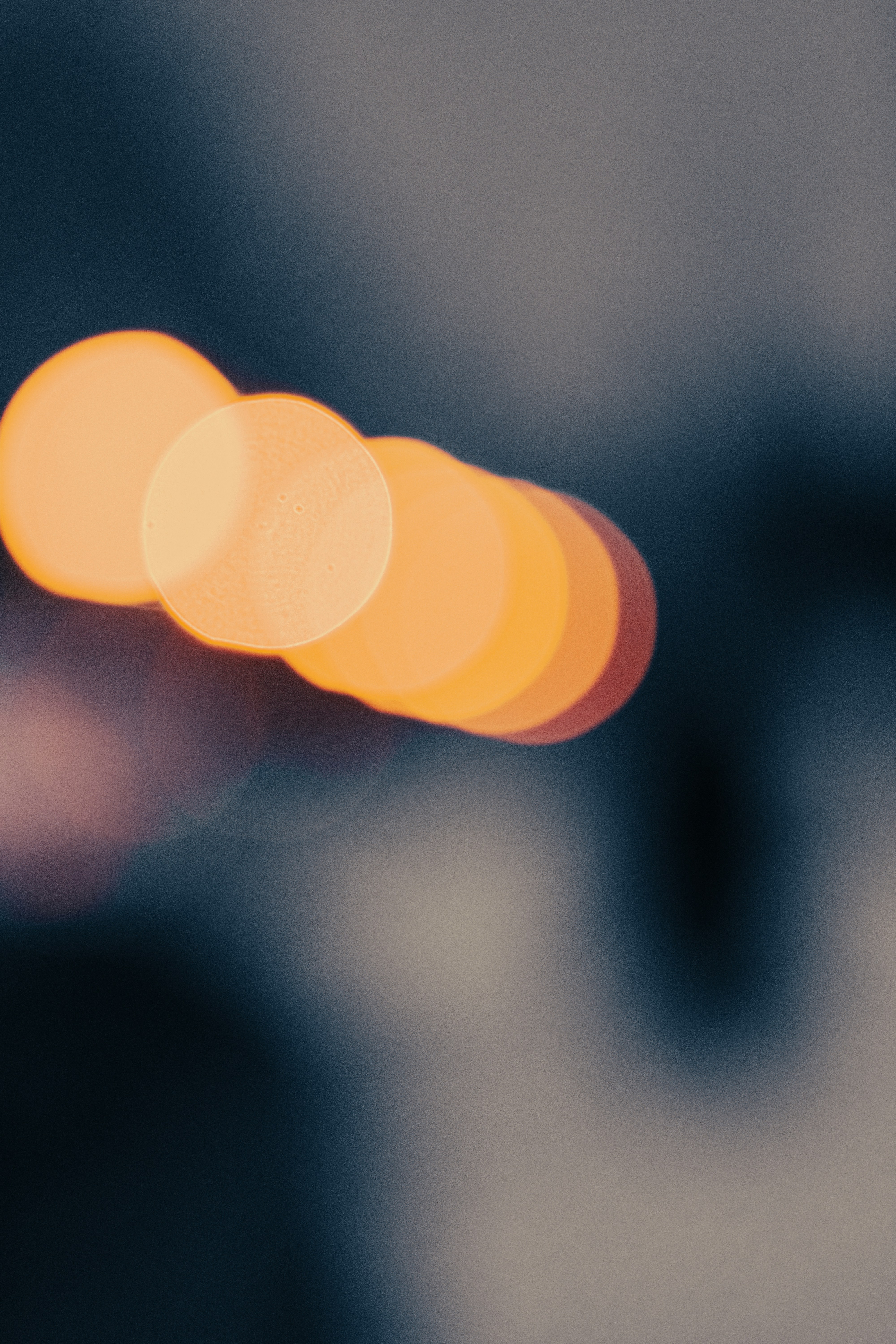 A blurry photo of a street light photo – Free Торговый квартал Image on ...