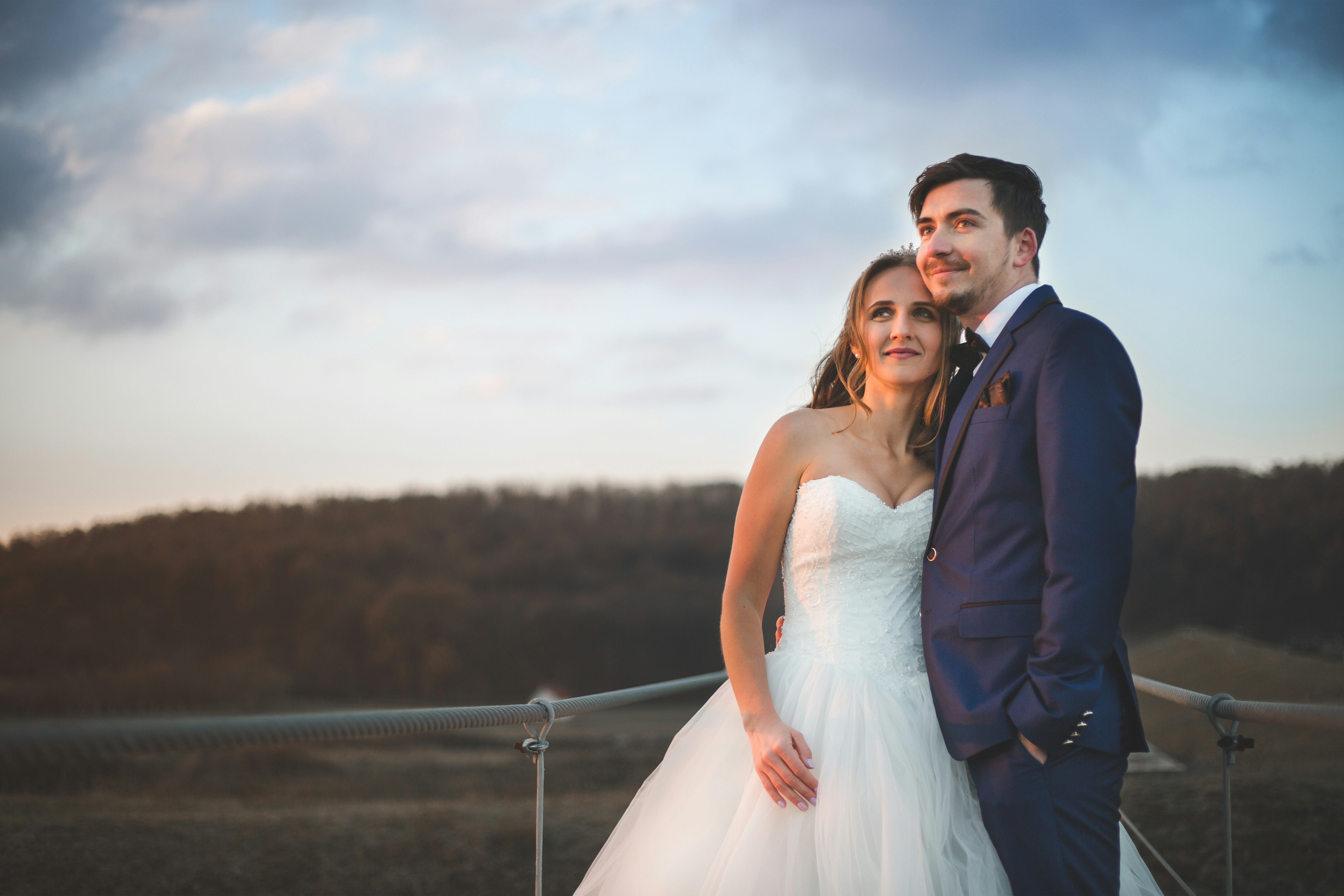 A bride and groom posing for a picture photo – Free Bride Image on Unsplash