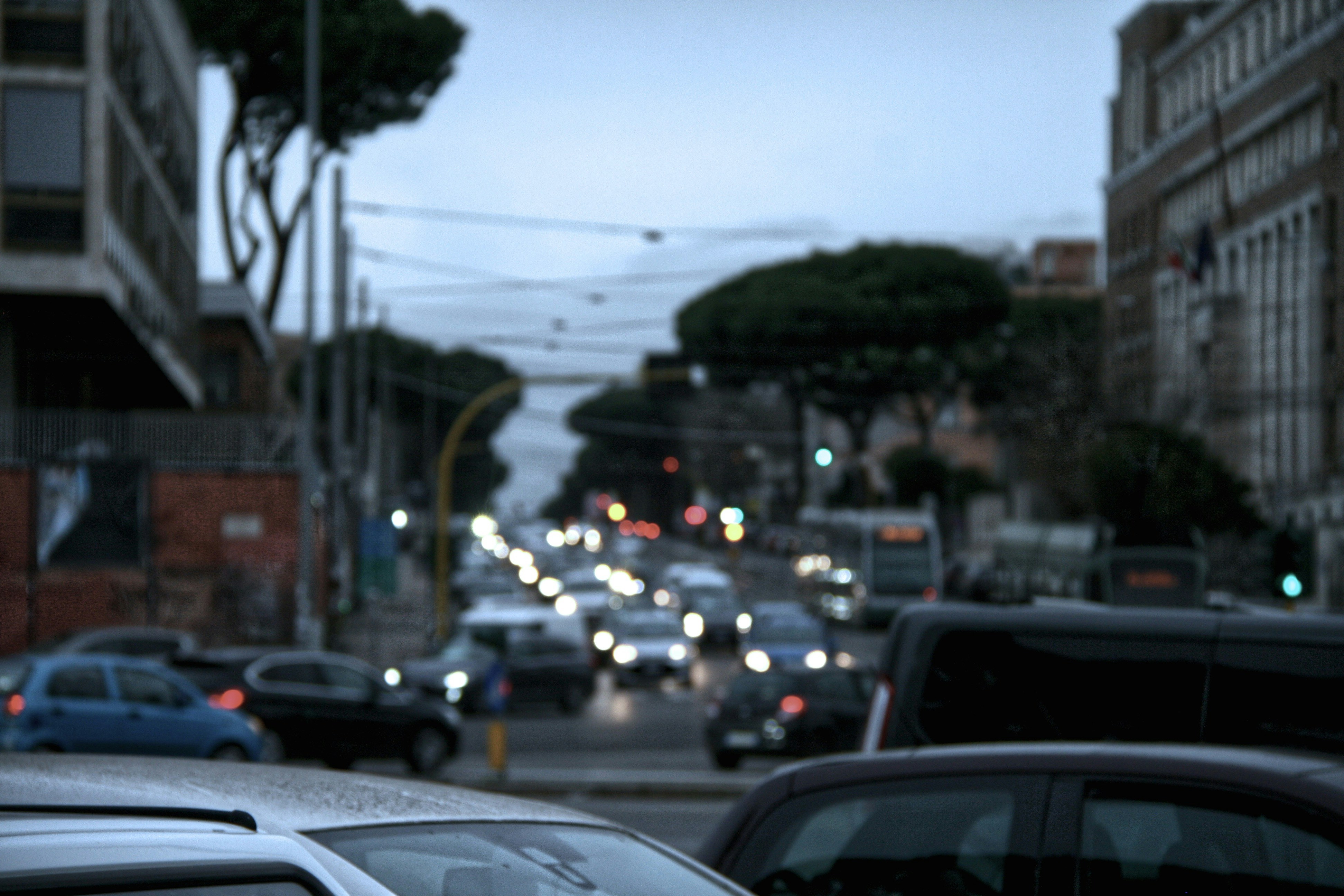 Hazy Urban Convergence: Streetlights and Moving Traffic Blur