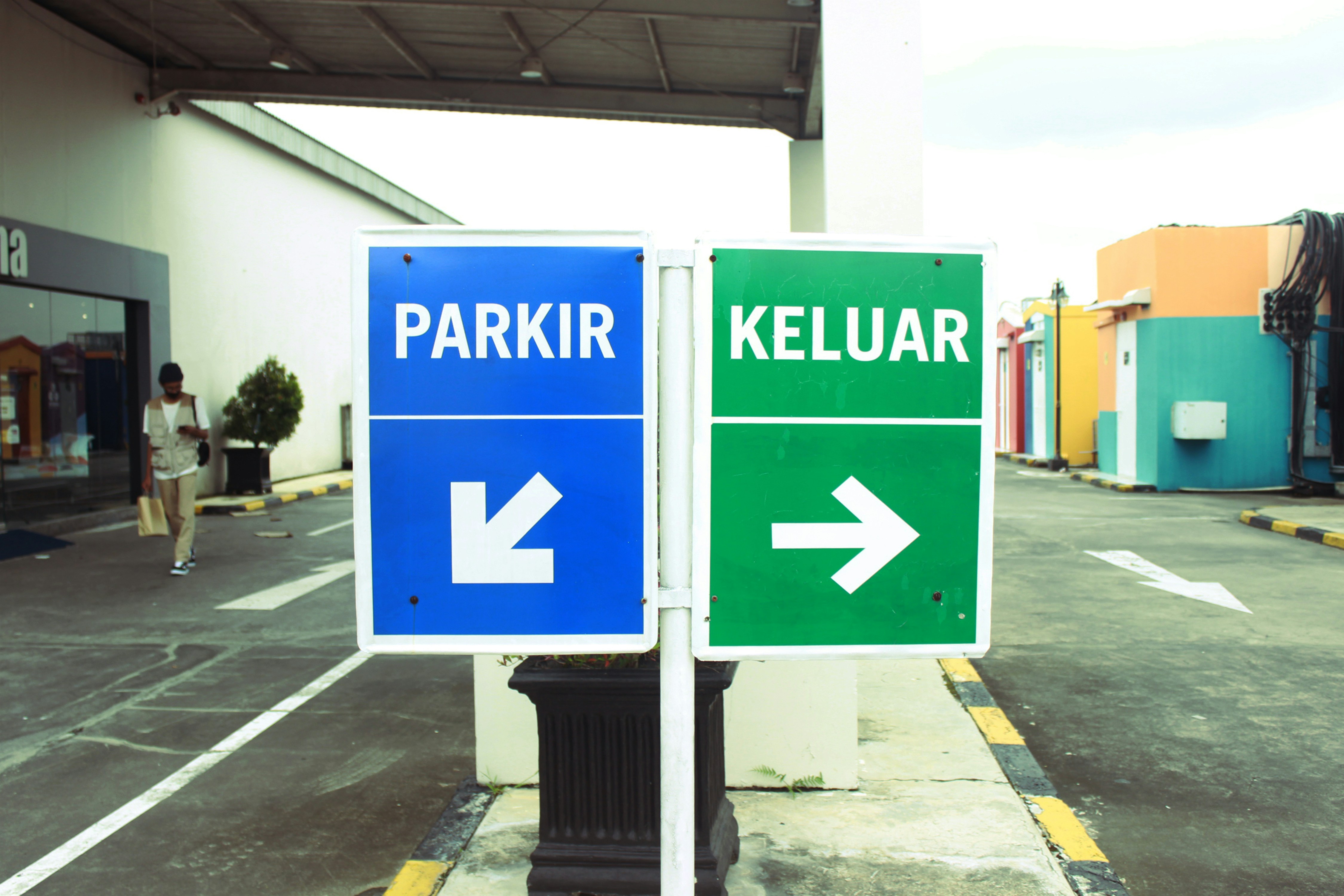 Mall Signage Pictures | Download Free Images on Unsplash