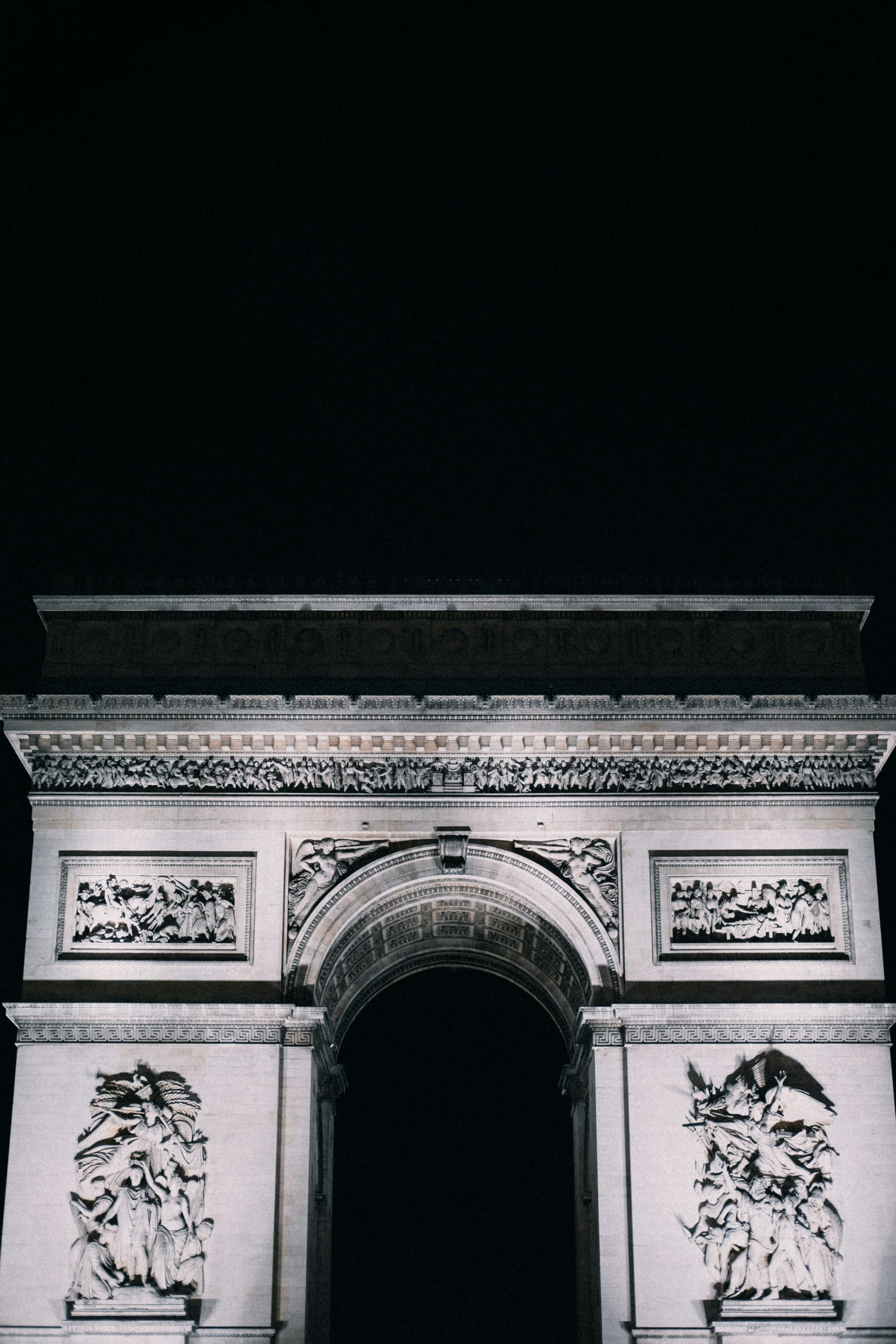 Nocturnal Arc de Triomphe: Quiet Illumination on a Marble Gateway