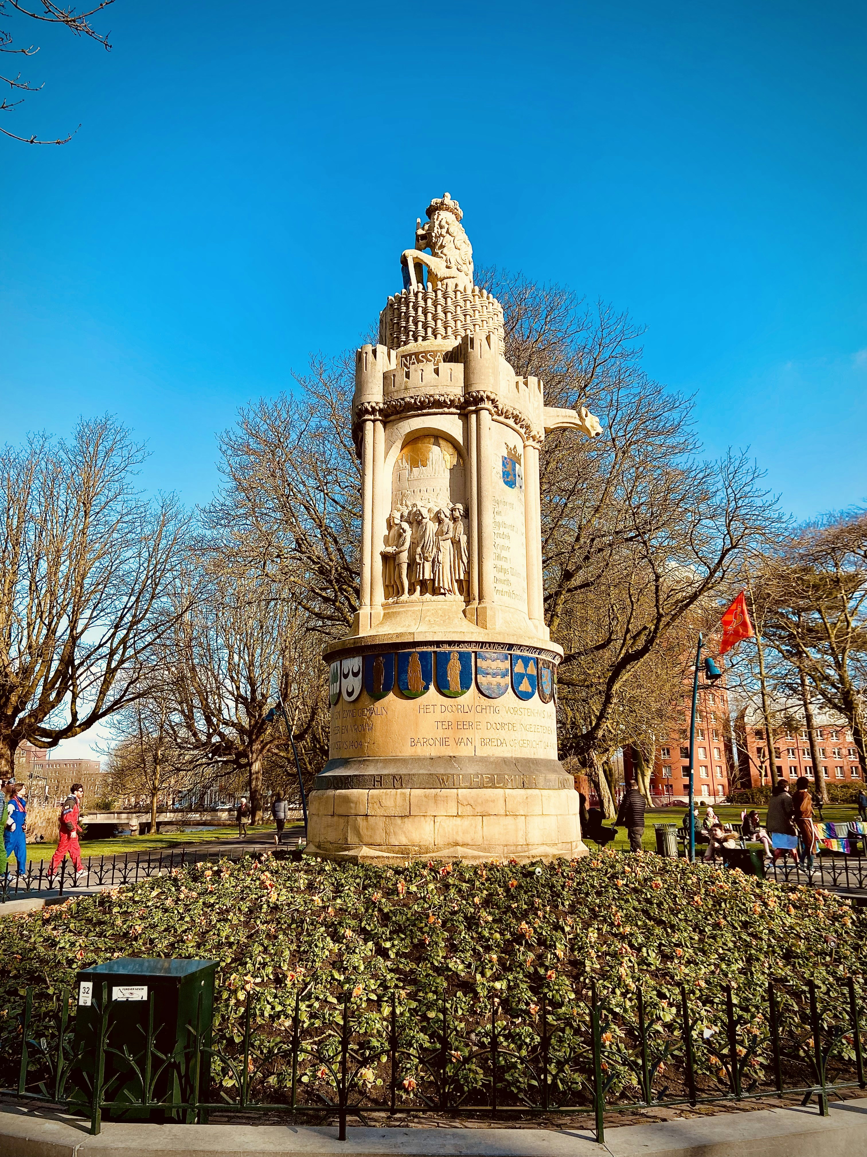 Une statue au milieu d’un parc photo – Image gratuite de Breda sur Unsplash