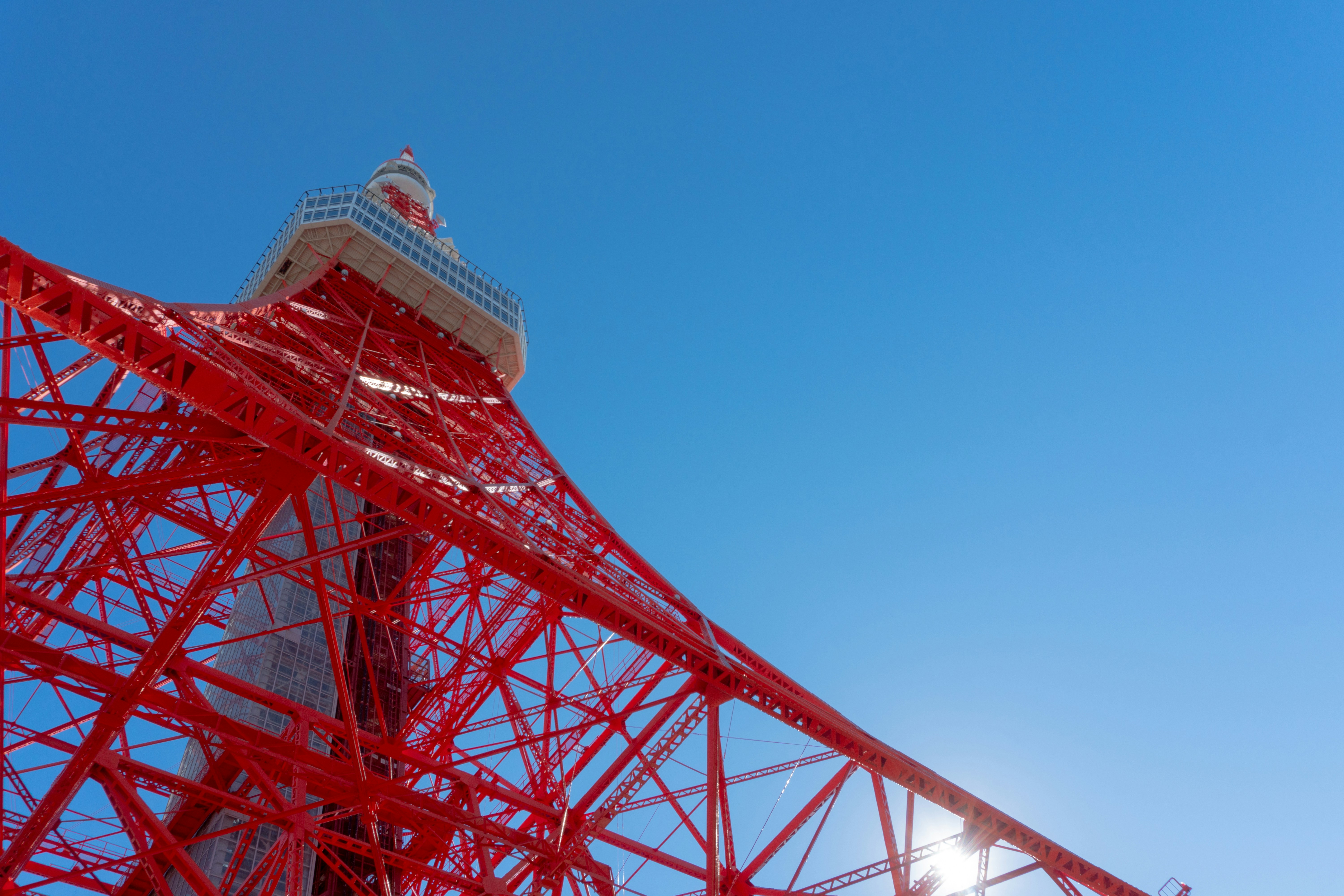 A very tall red tower with a sky background photo – Free 港区 Image on ...