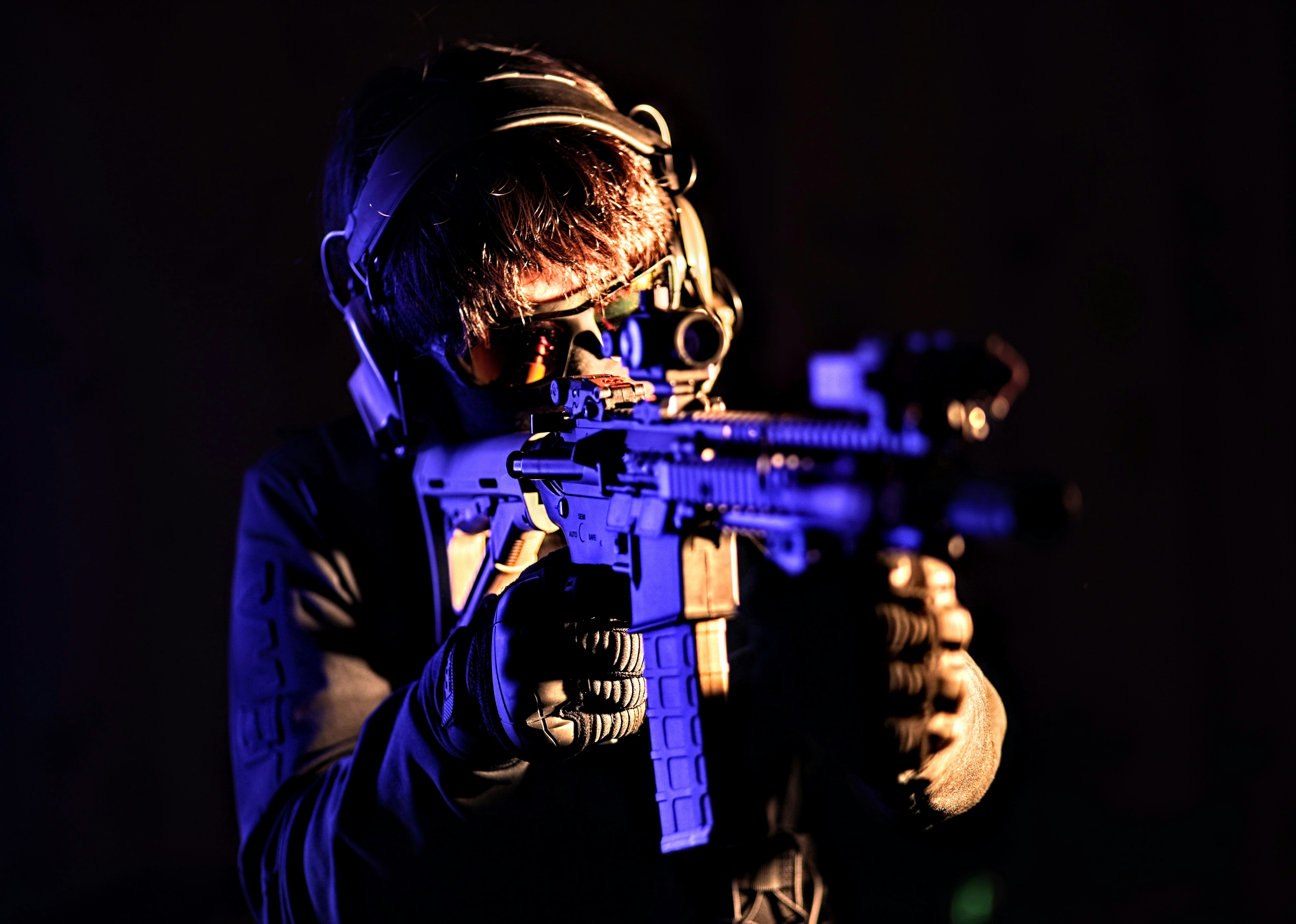 A man with a gun in his hand photo – Free Human Image on Unsplash