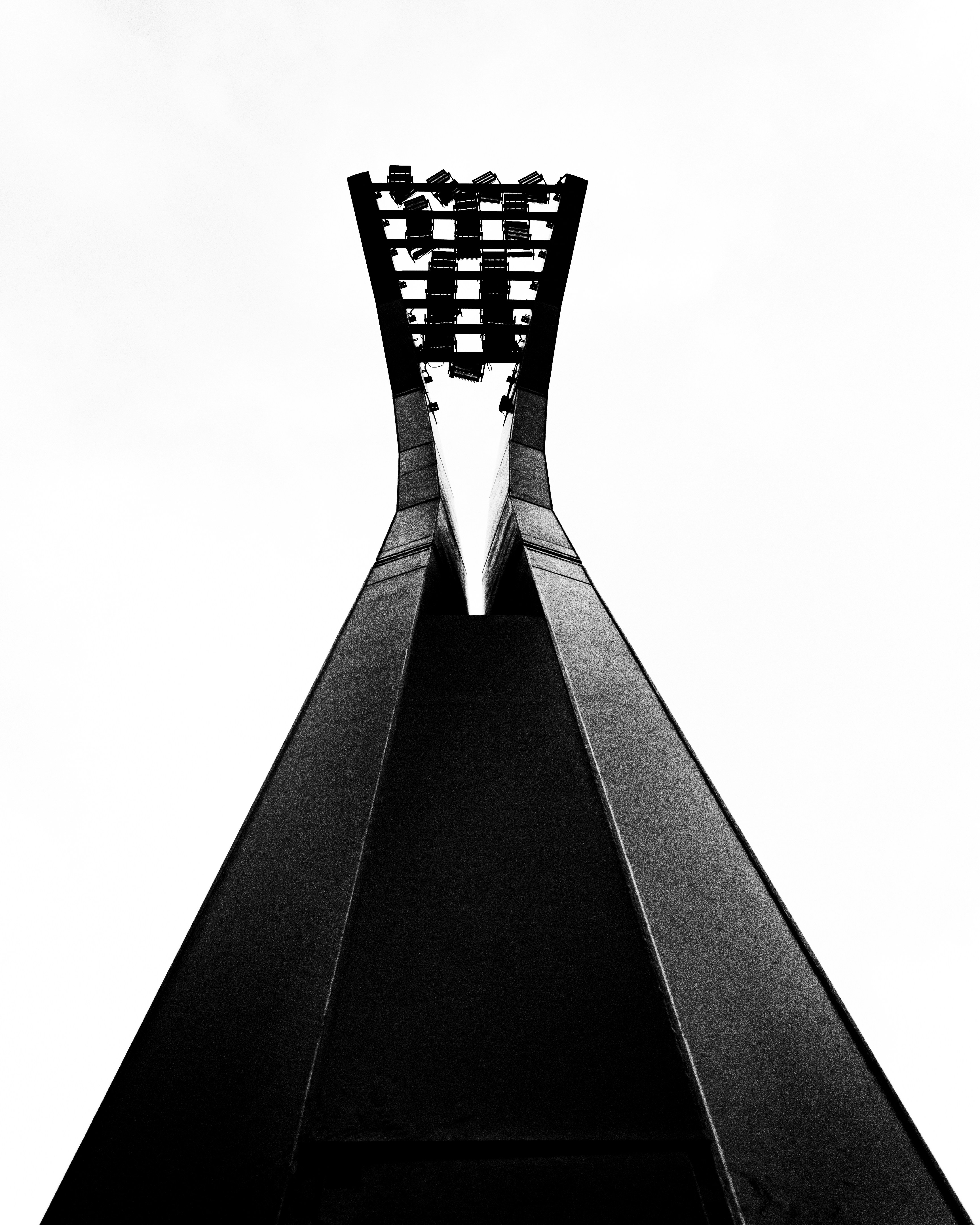 Converging Rails to the Lattice Crown