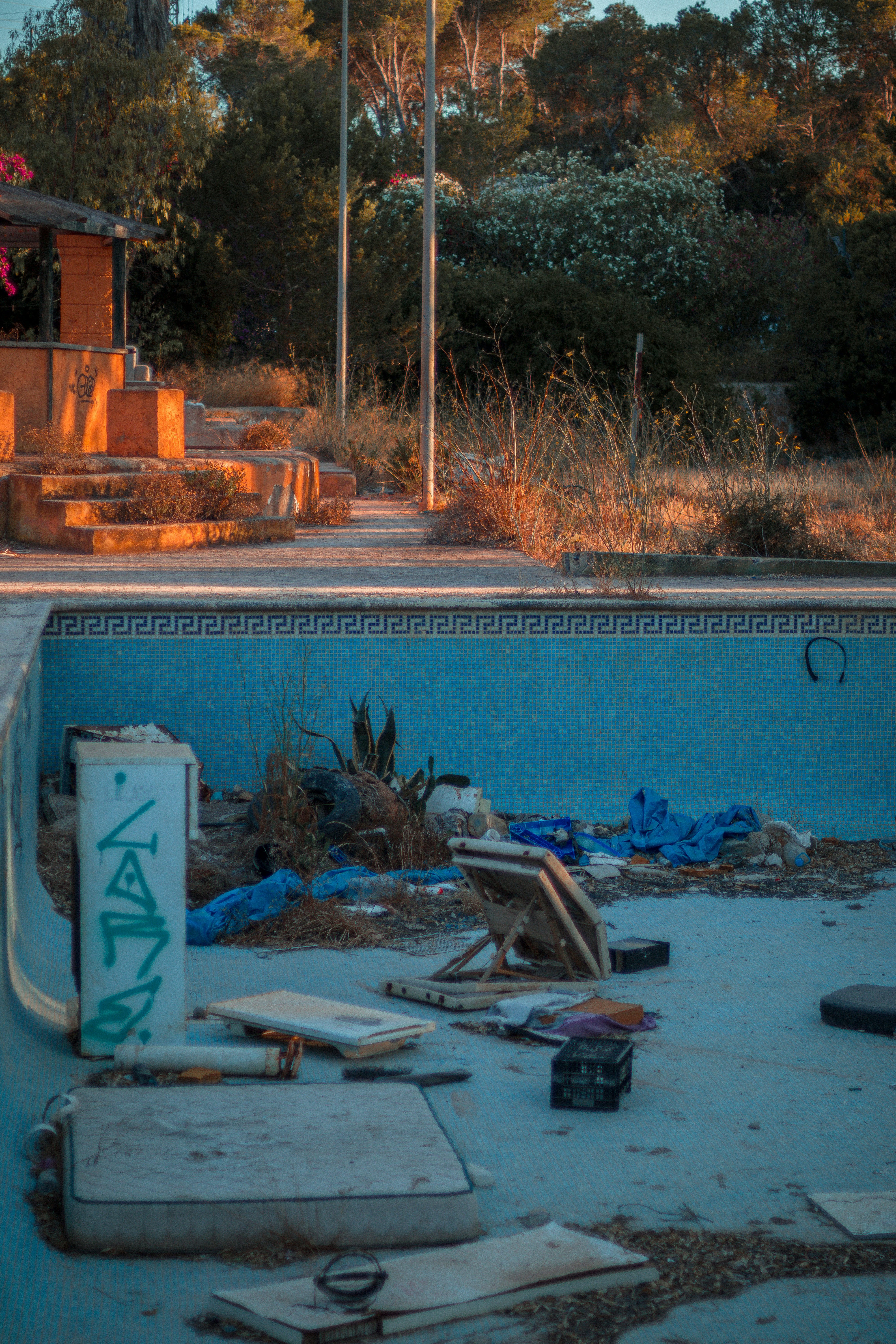 A pool that has been filled with junk photo – Free Water Image on Unsplash