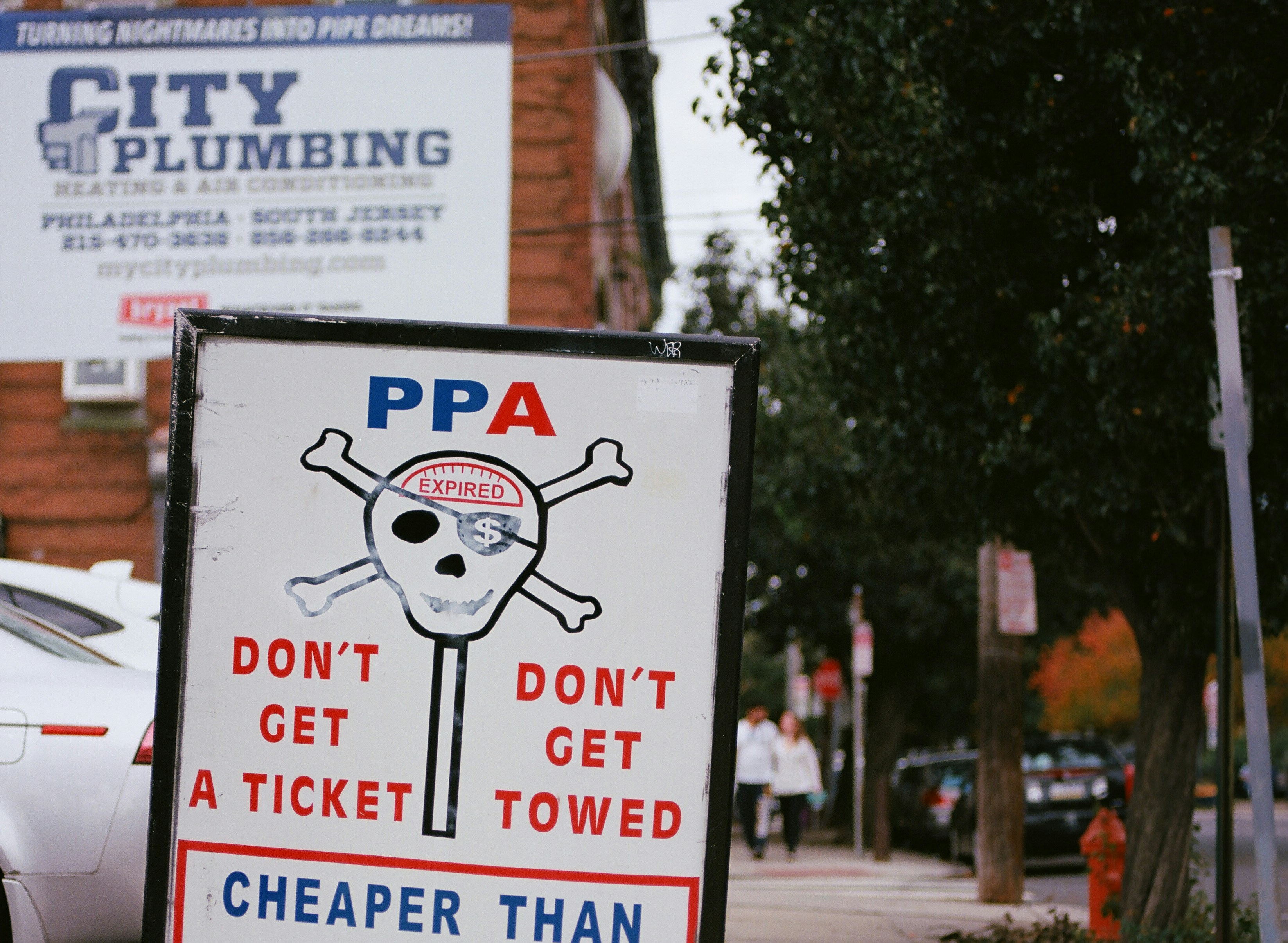 A sign on the side of the road that says, don't get a photo – Free Ppa ...