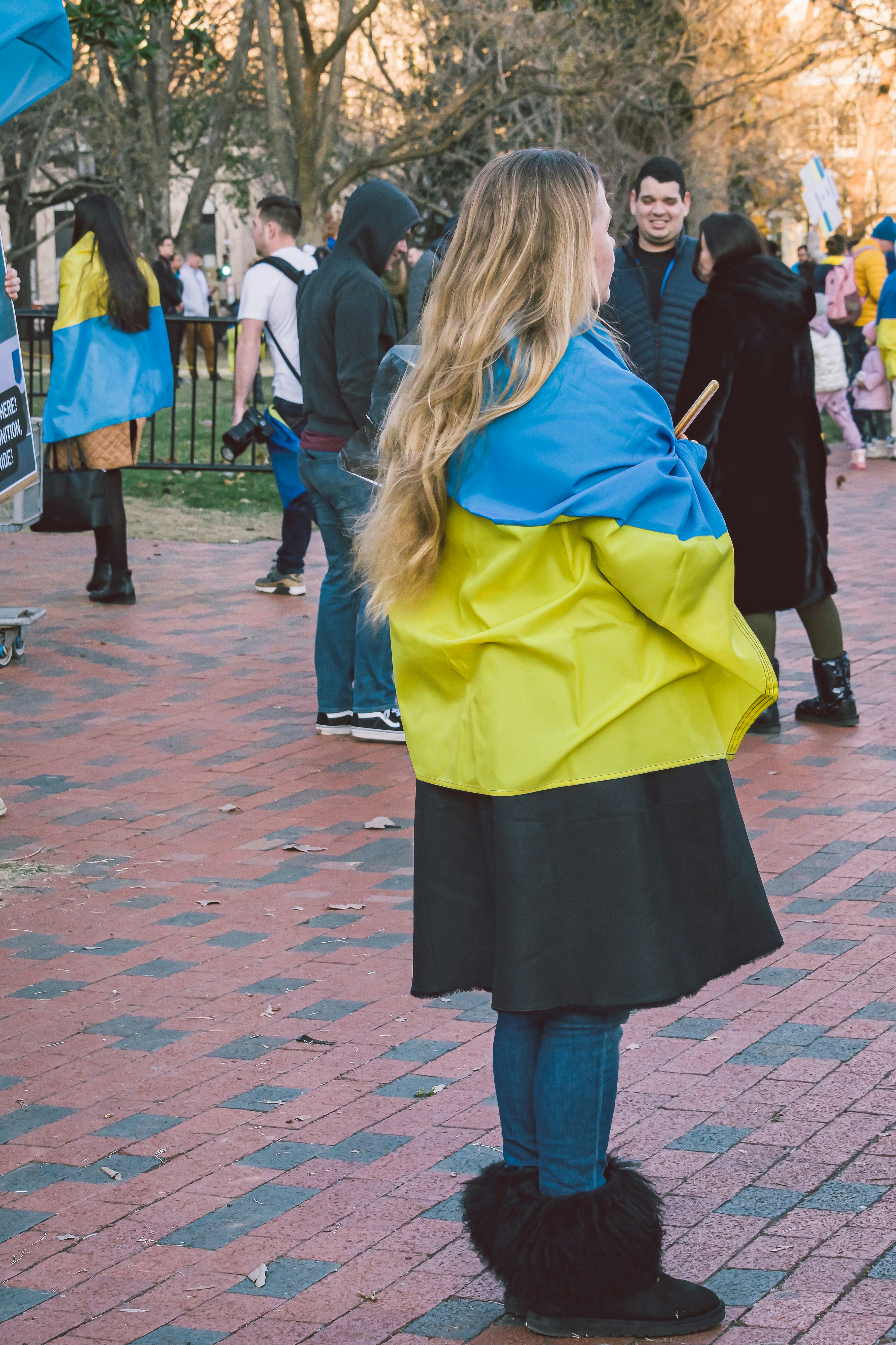 Colorblock in the City Square: A Quiet Portrait Amid the Crowd