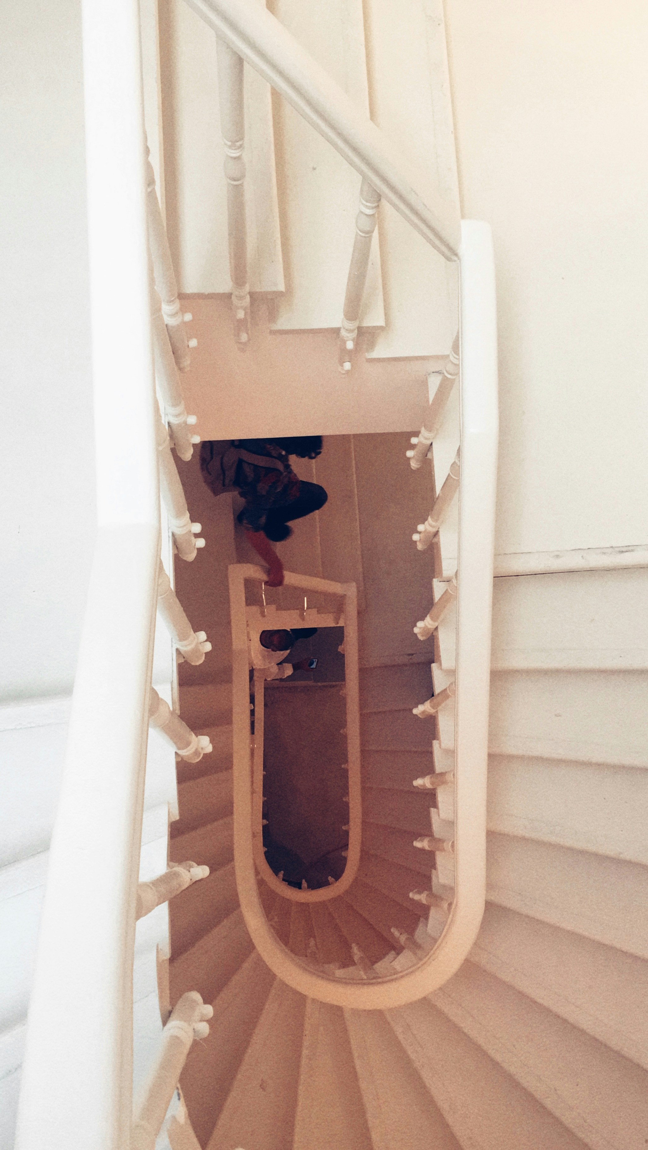 A view of a spiral staircase from above photo – Free Wood Image on Unsplash