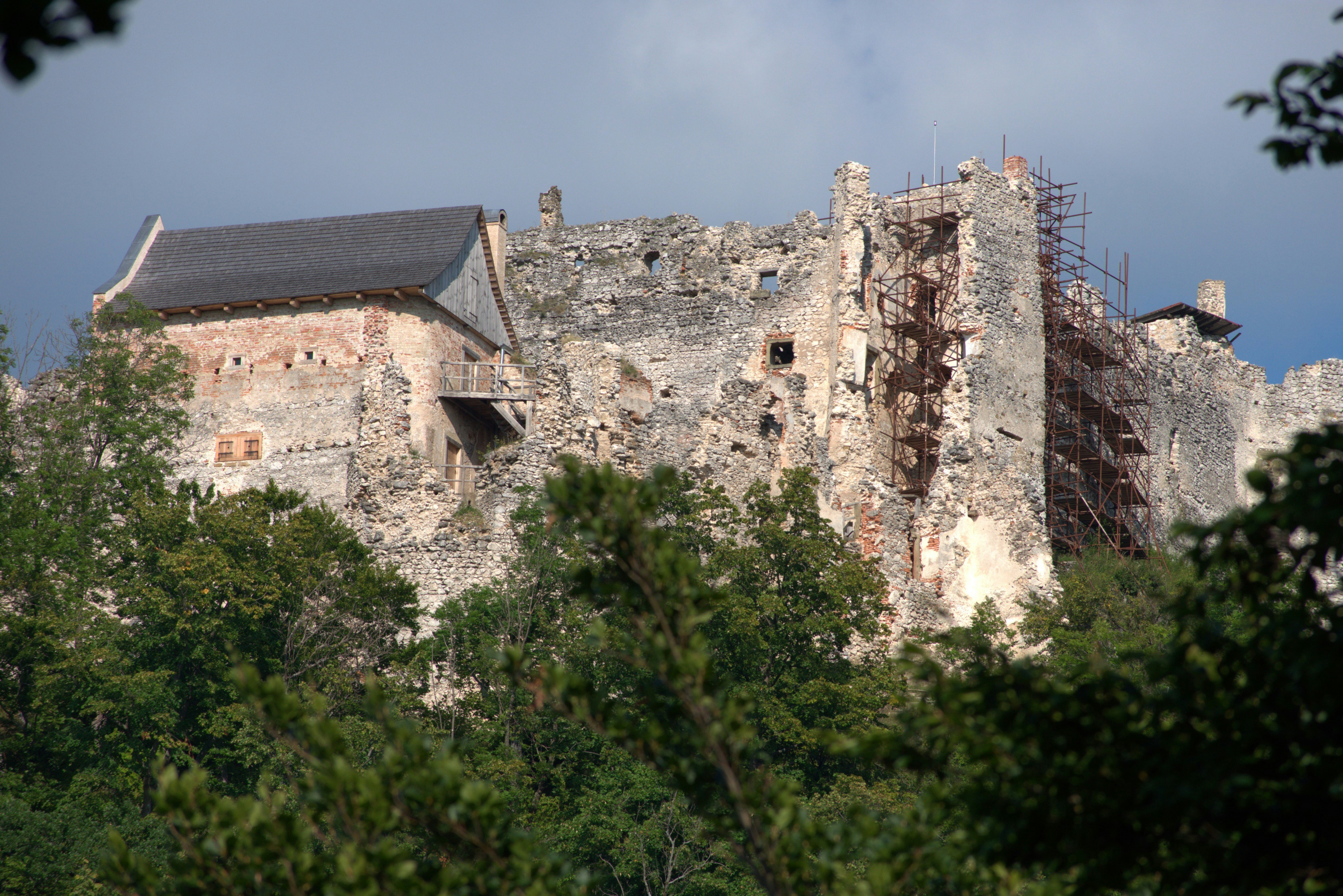 Hrad Uhrovec Photos | Télécharger des images gratuites sur Unsplash