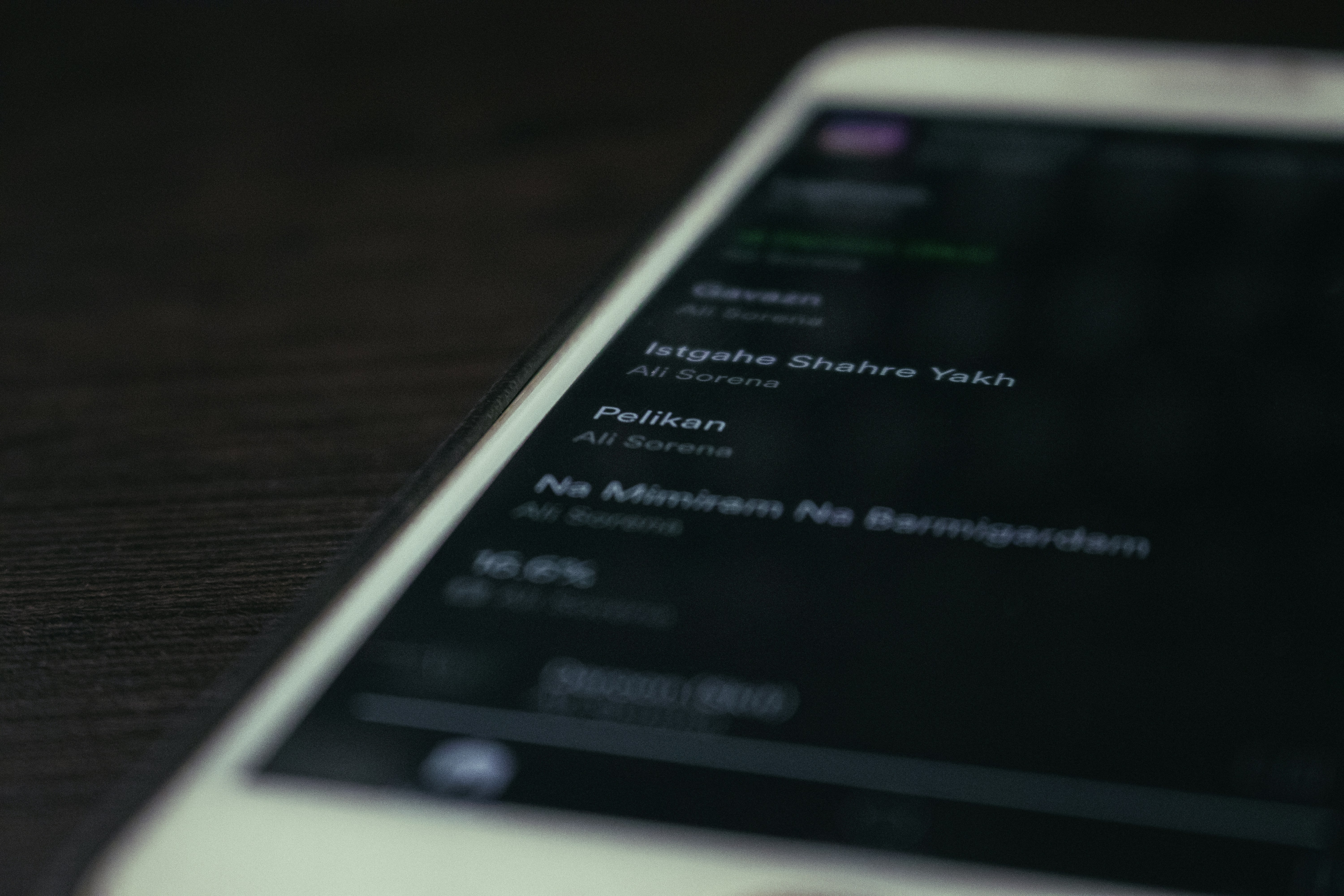 A close up of a cell phone on a table photo – Free Iran Image on Unsplash