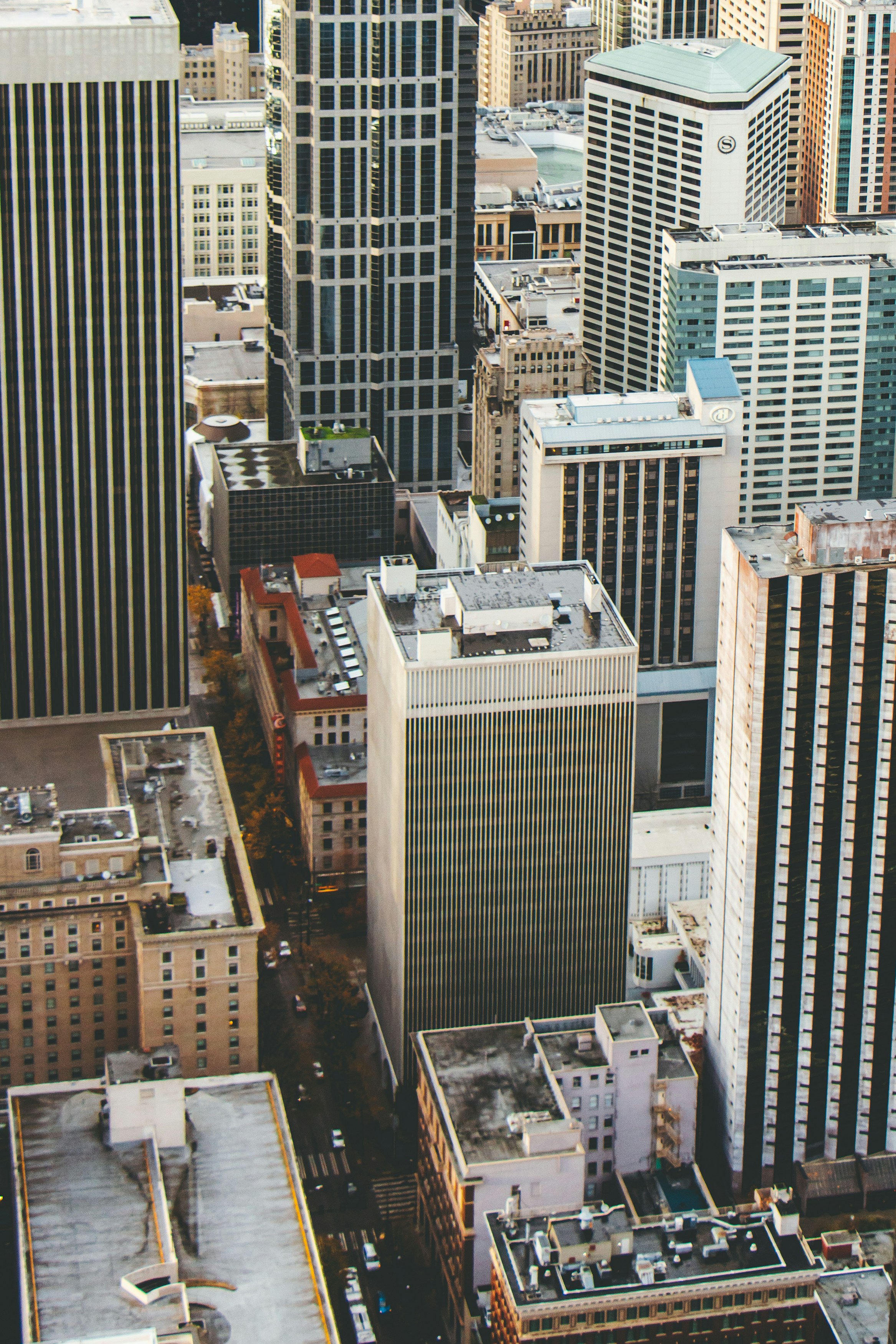Foto Una vista aérea de una ciudad con edificios altos – Imagen Seattle ...