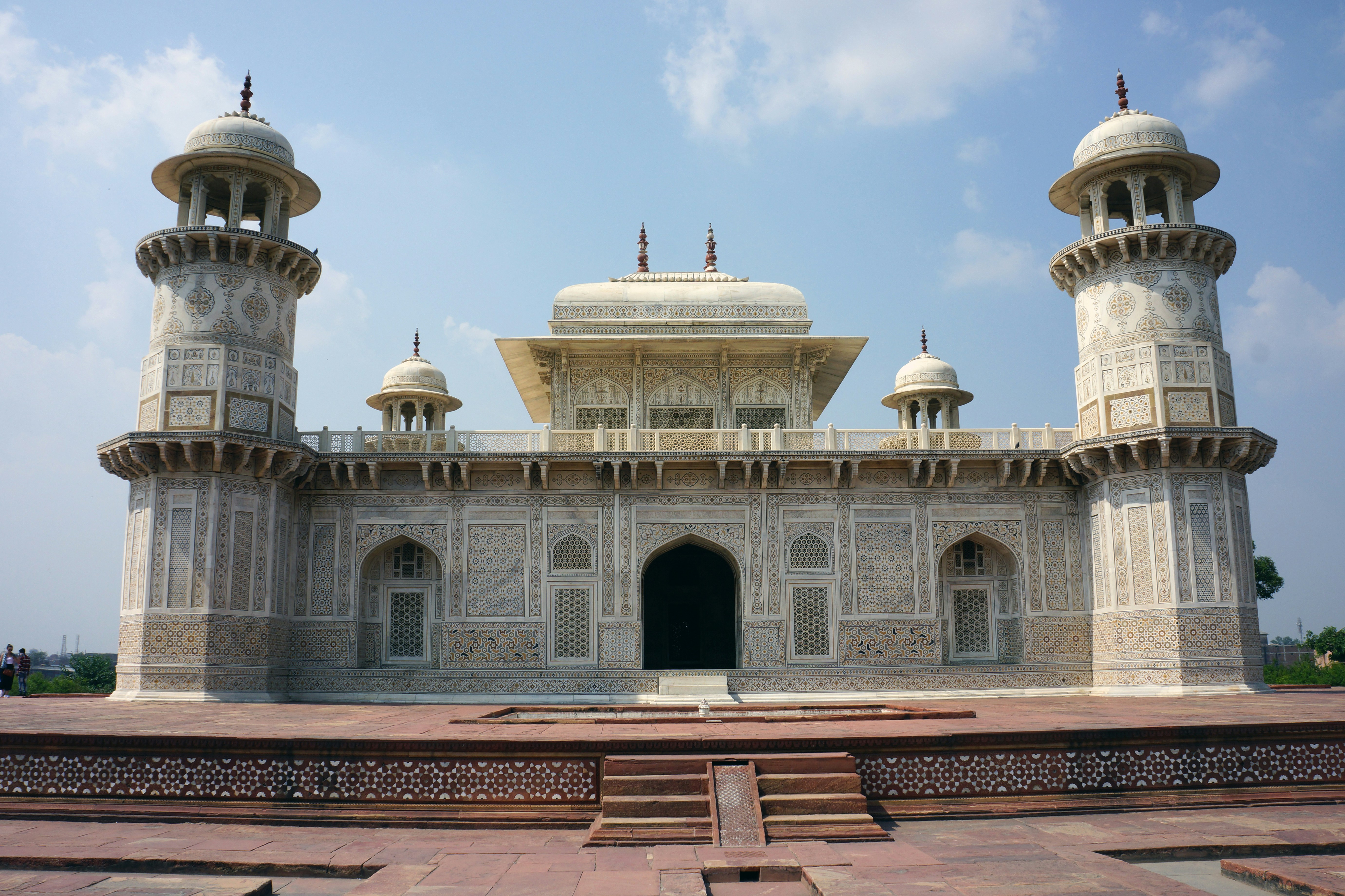 Ivory Symmetry: The Central Arch of a Mughal Marble Mausoleum