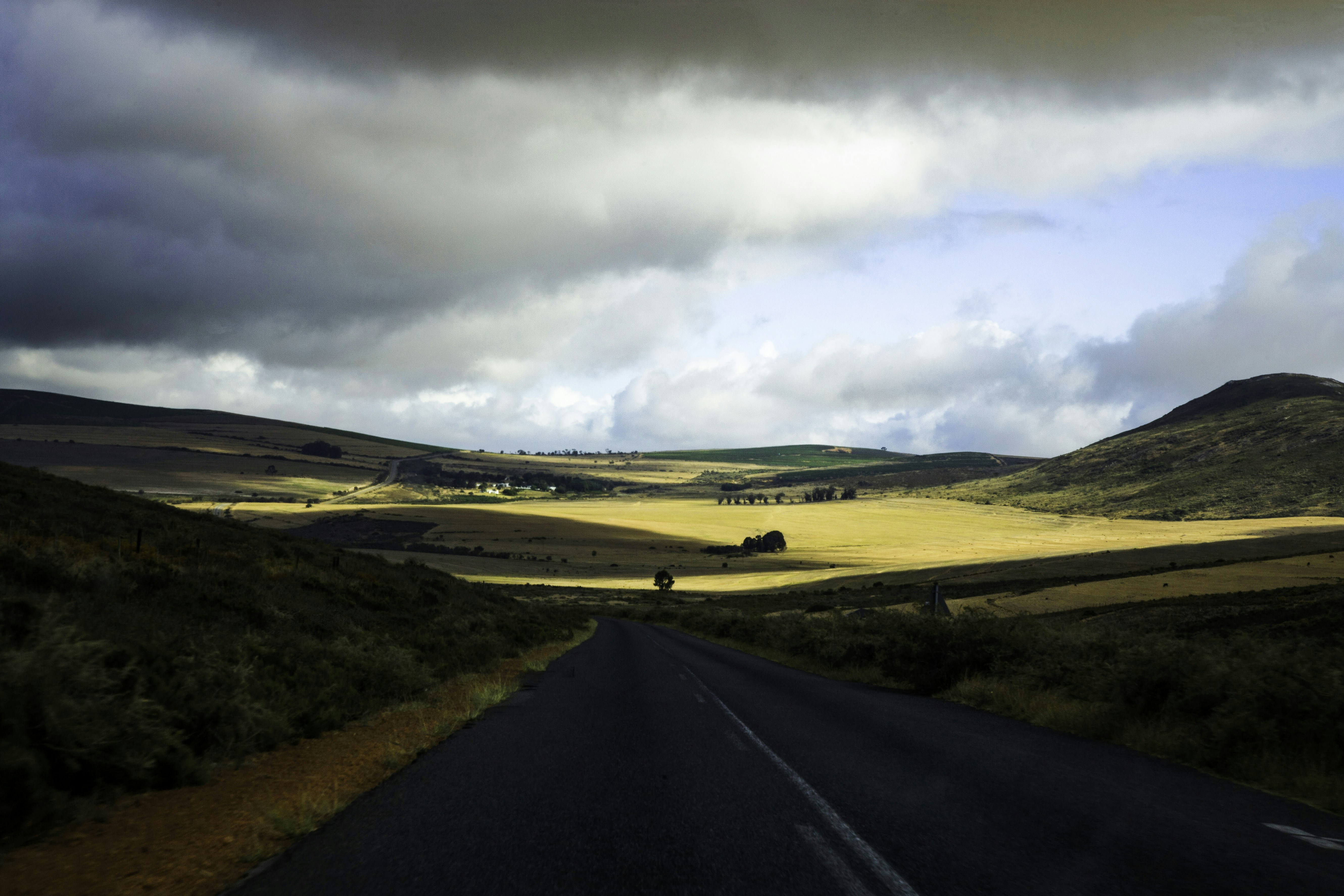 A wide open road in the middle of nowhere photo – Free Road Image on ...