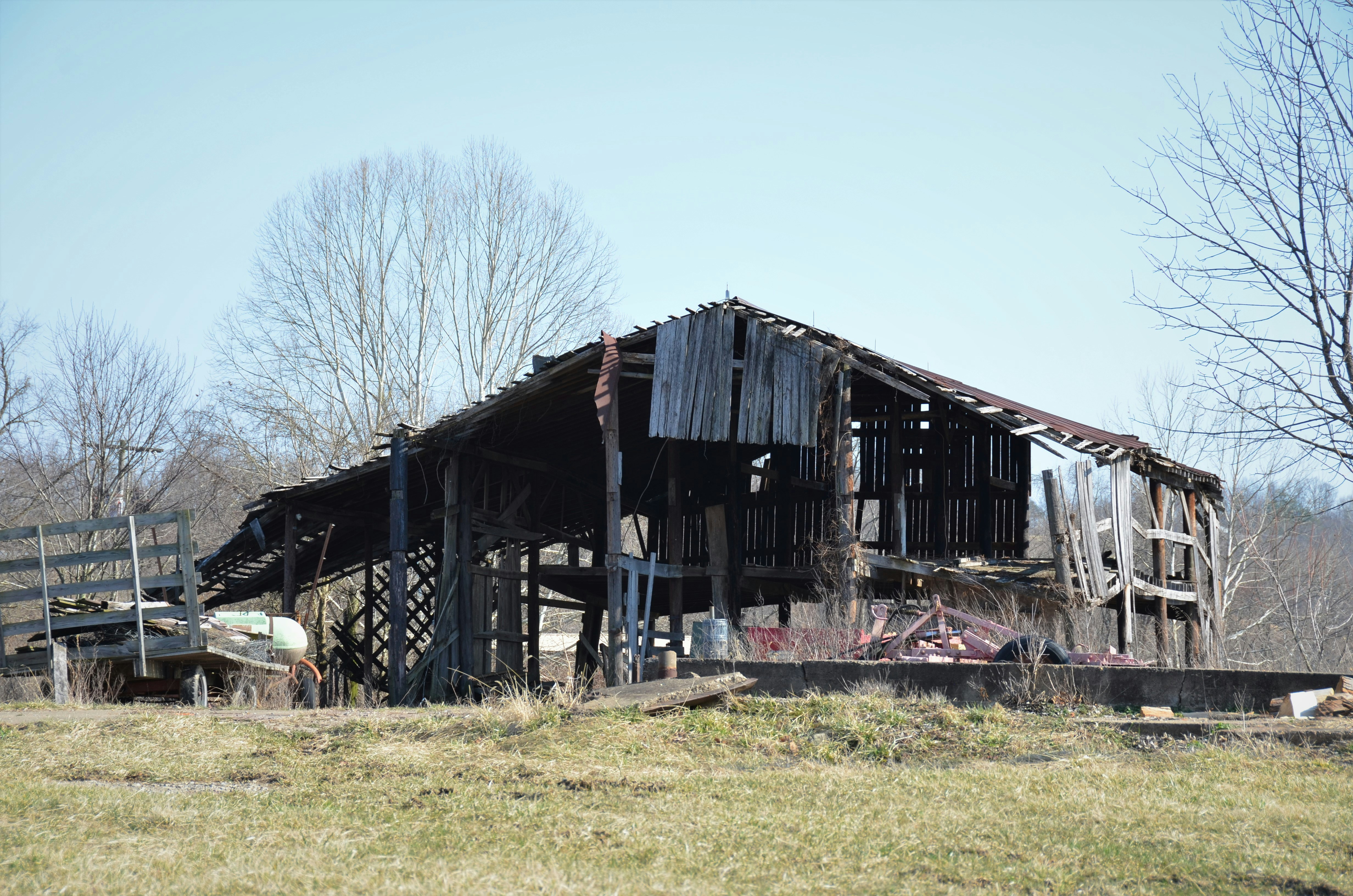 An old run down barn in the middle of a field photo – Free Nature Image ...