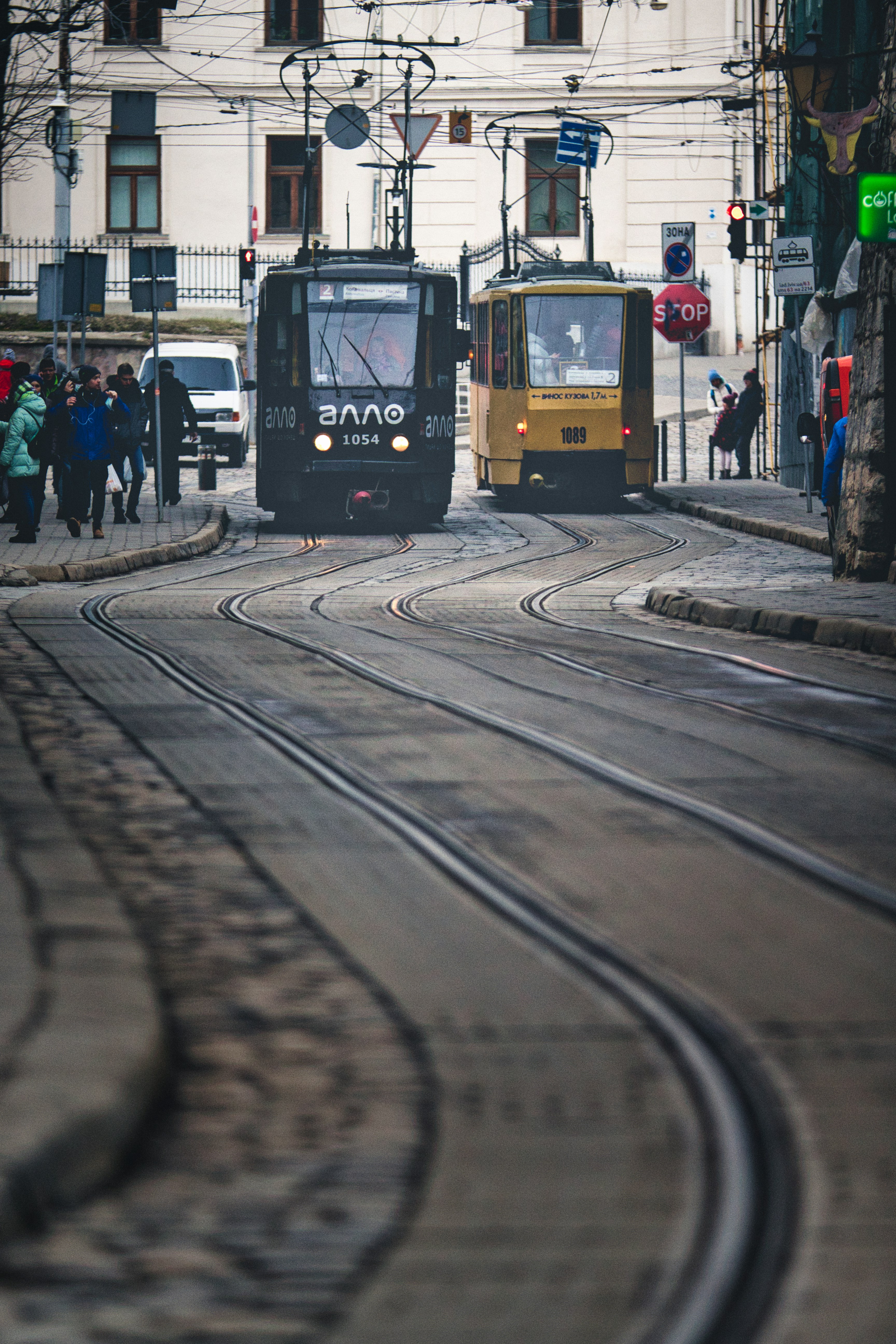 Converging Trams on a Winding City Tramway