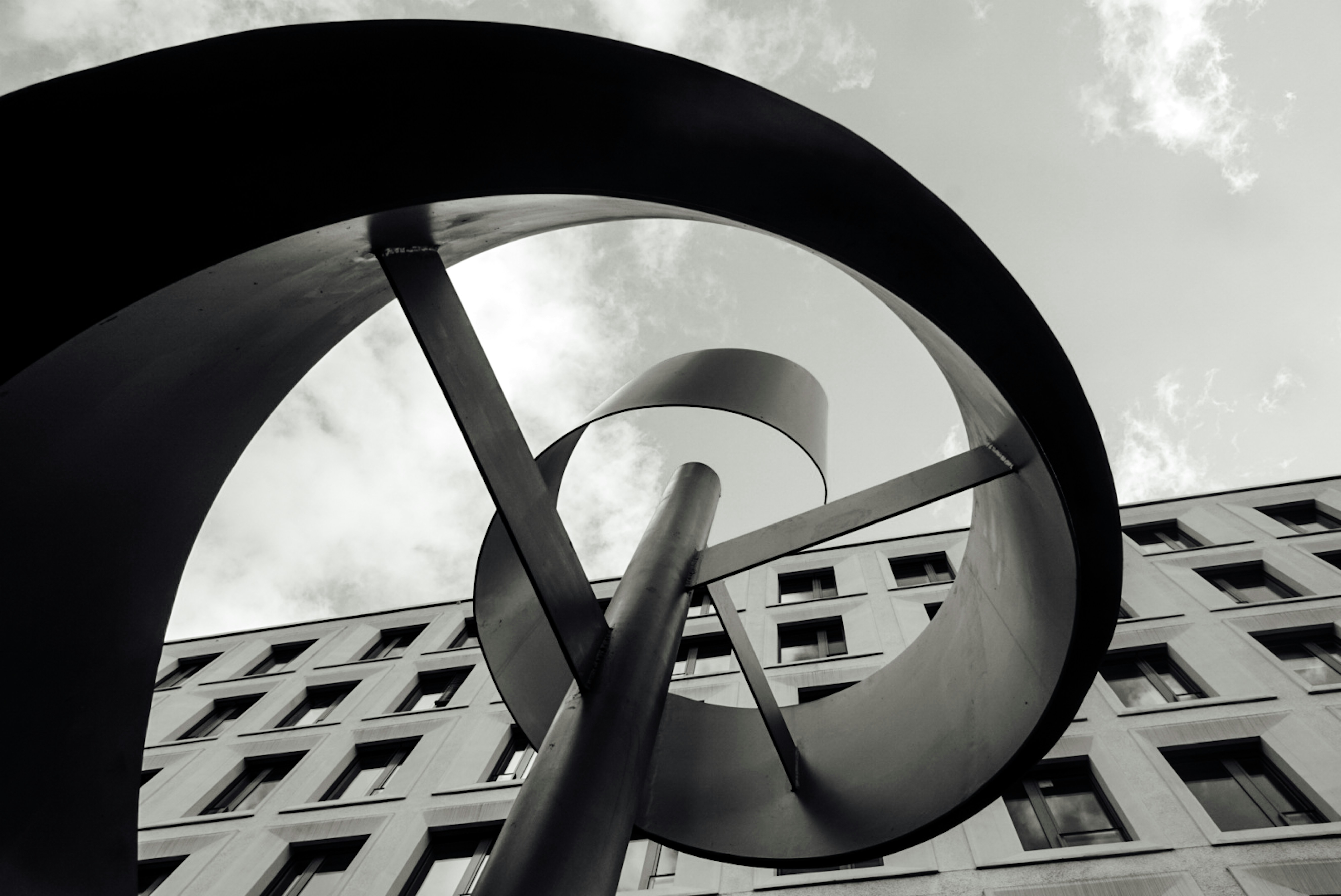 Looped Geometry: Steel Rings Framing a Grid