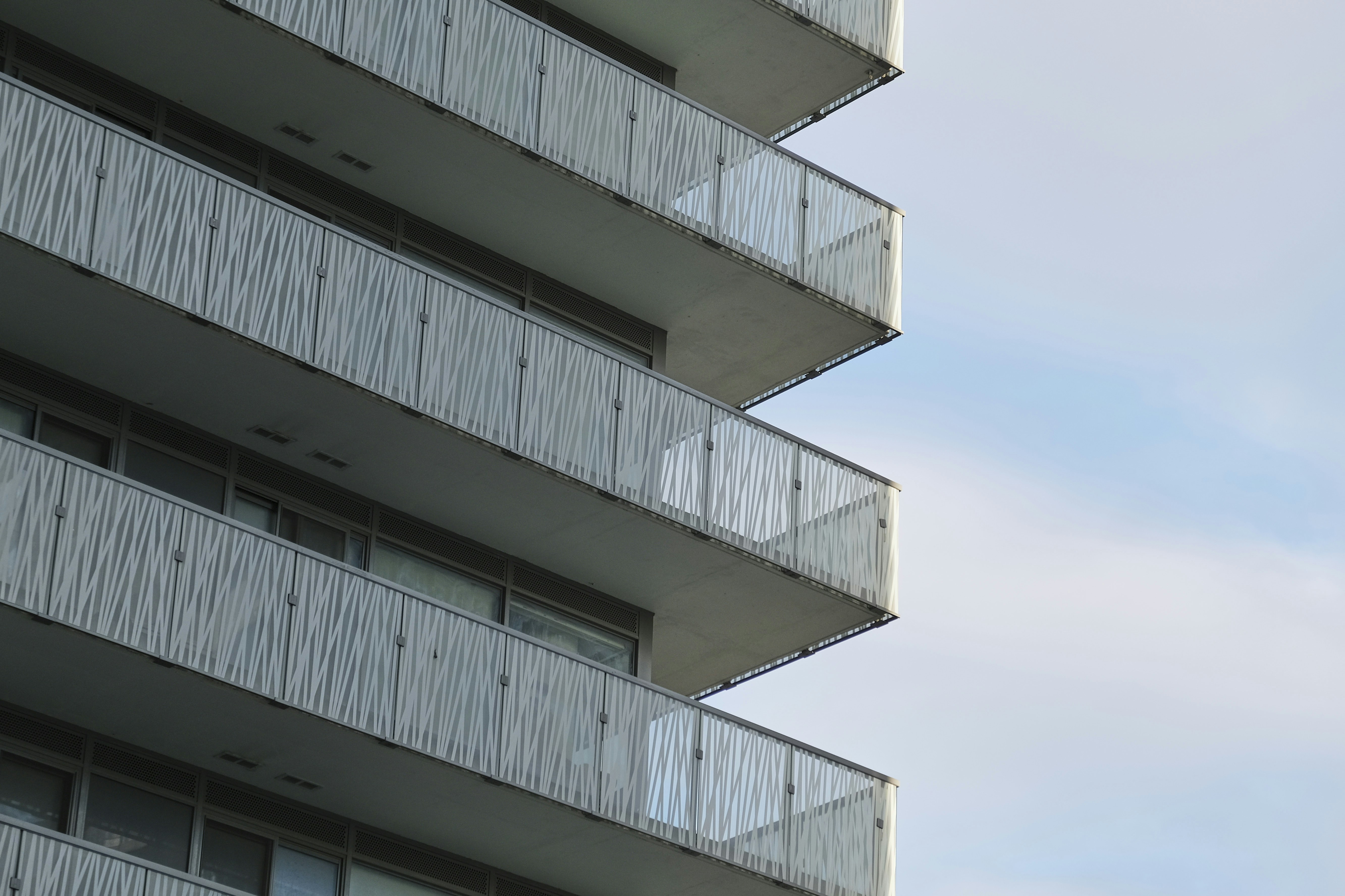 A tall building with balconies and balconies on the balconies photo ...