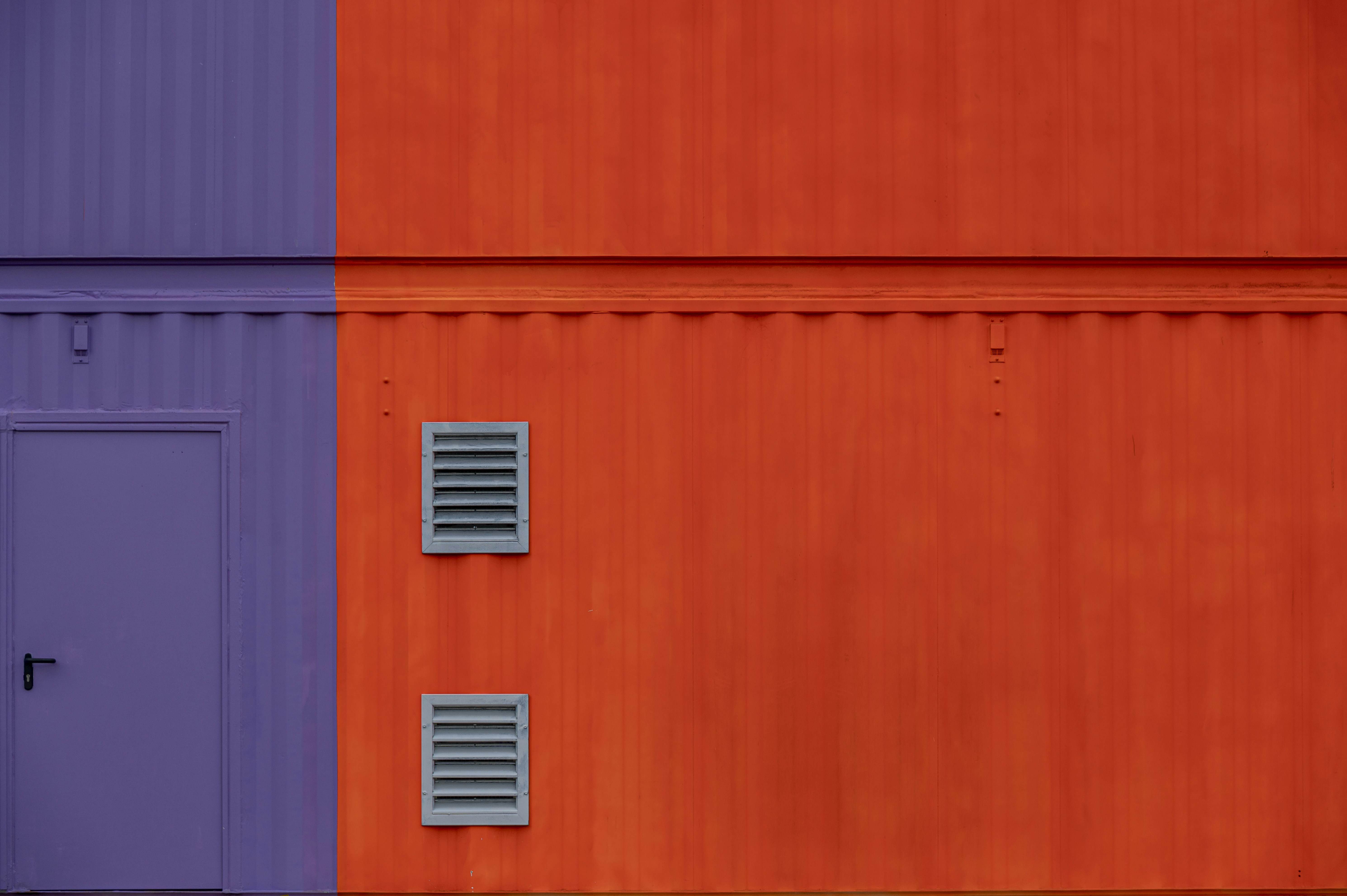 Boundary of Violet and Ember: A Geometric Color Study