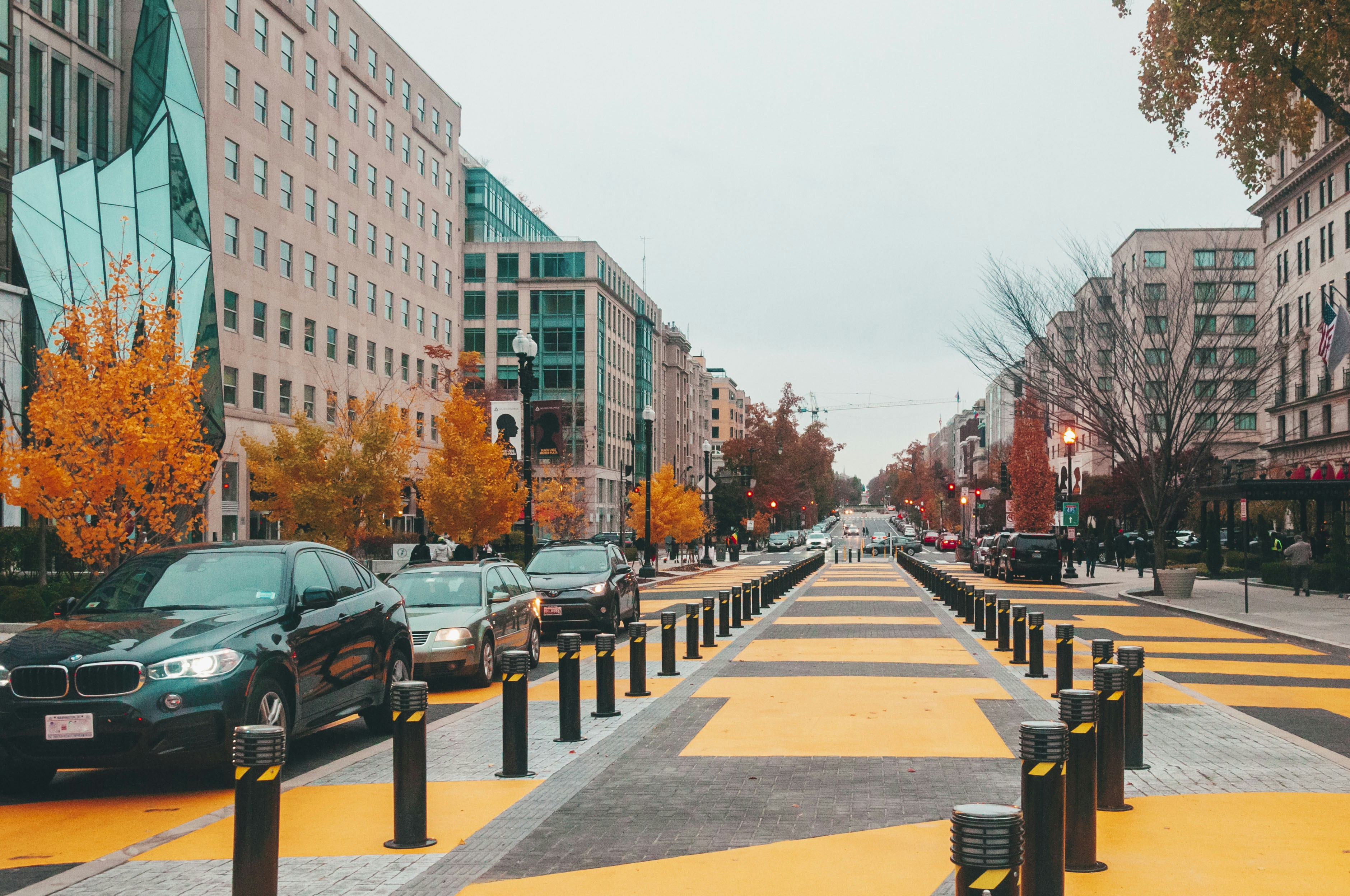 A city street with cars parked on both sides of the street photo – Free ...