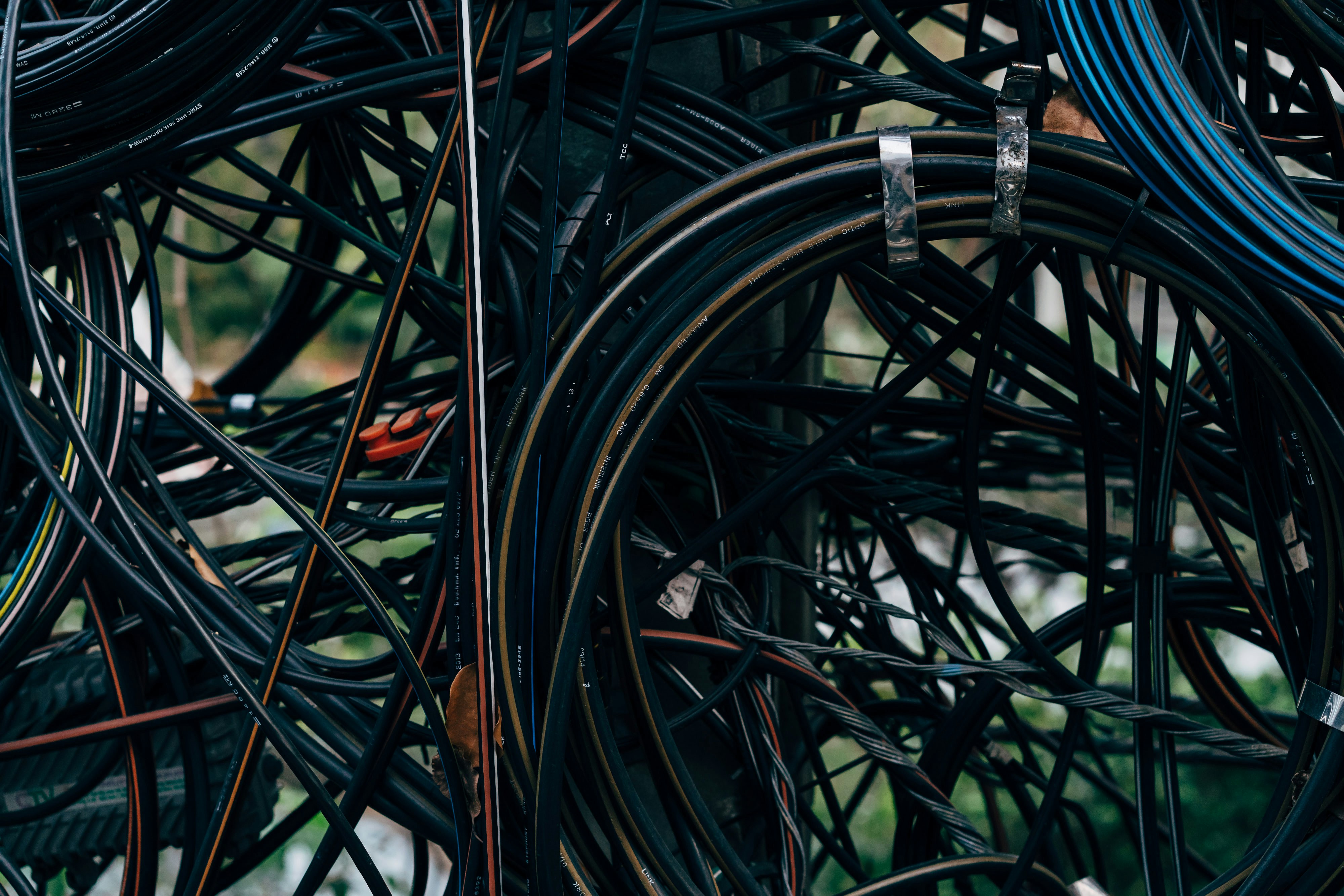 A bunch of wires are piled up together photo – Free Black Image on Unsplash
