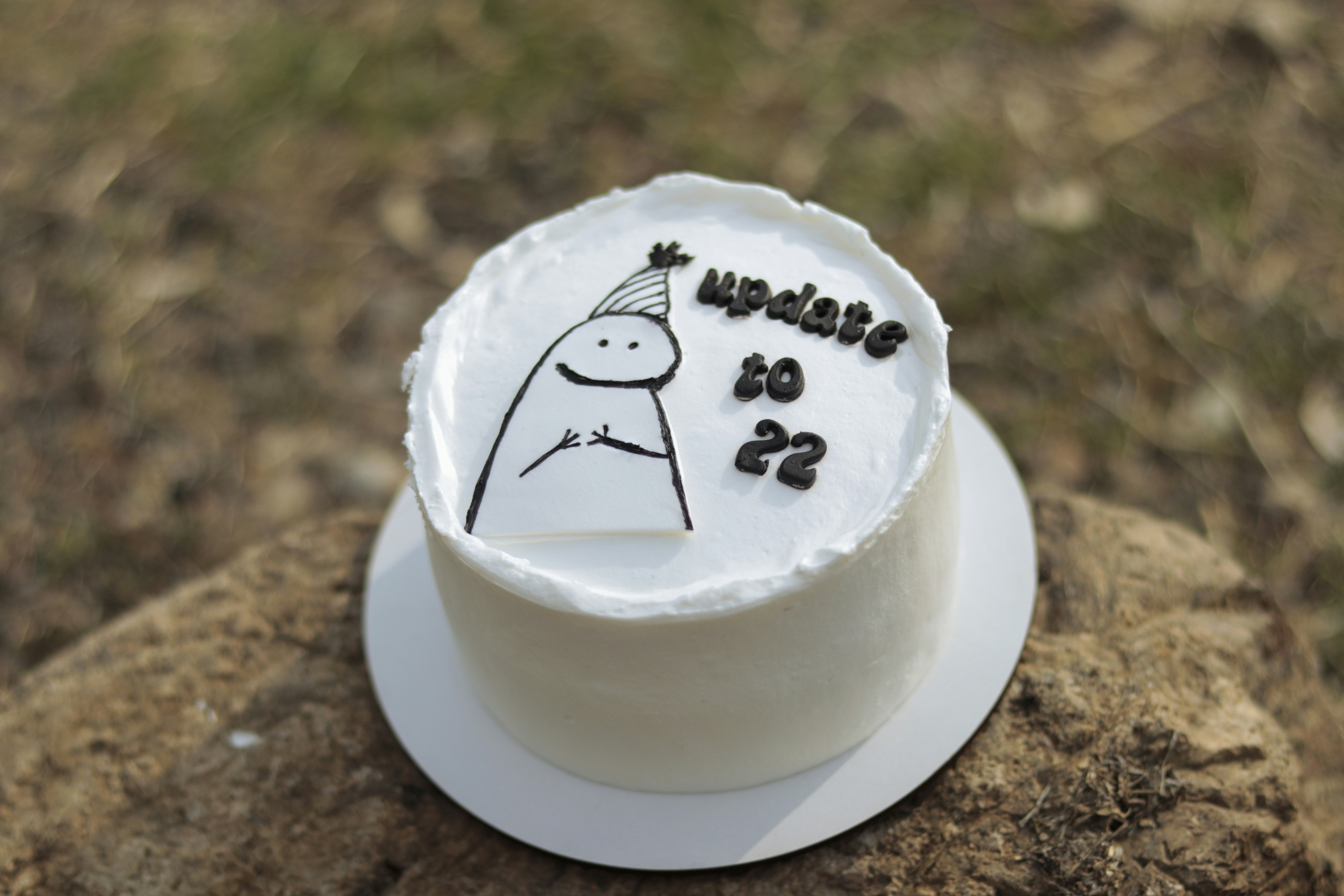 Tiny Birthday on White Frosting: A Simple Snow-Cake Moment