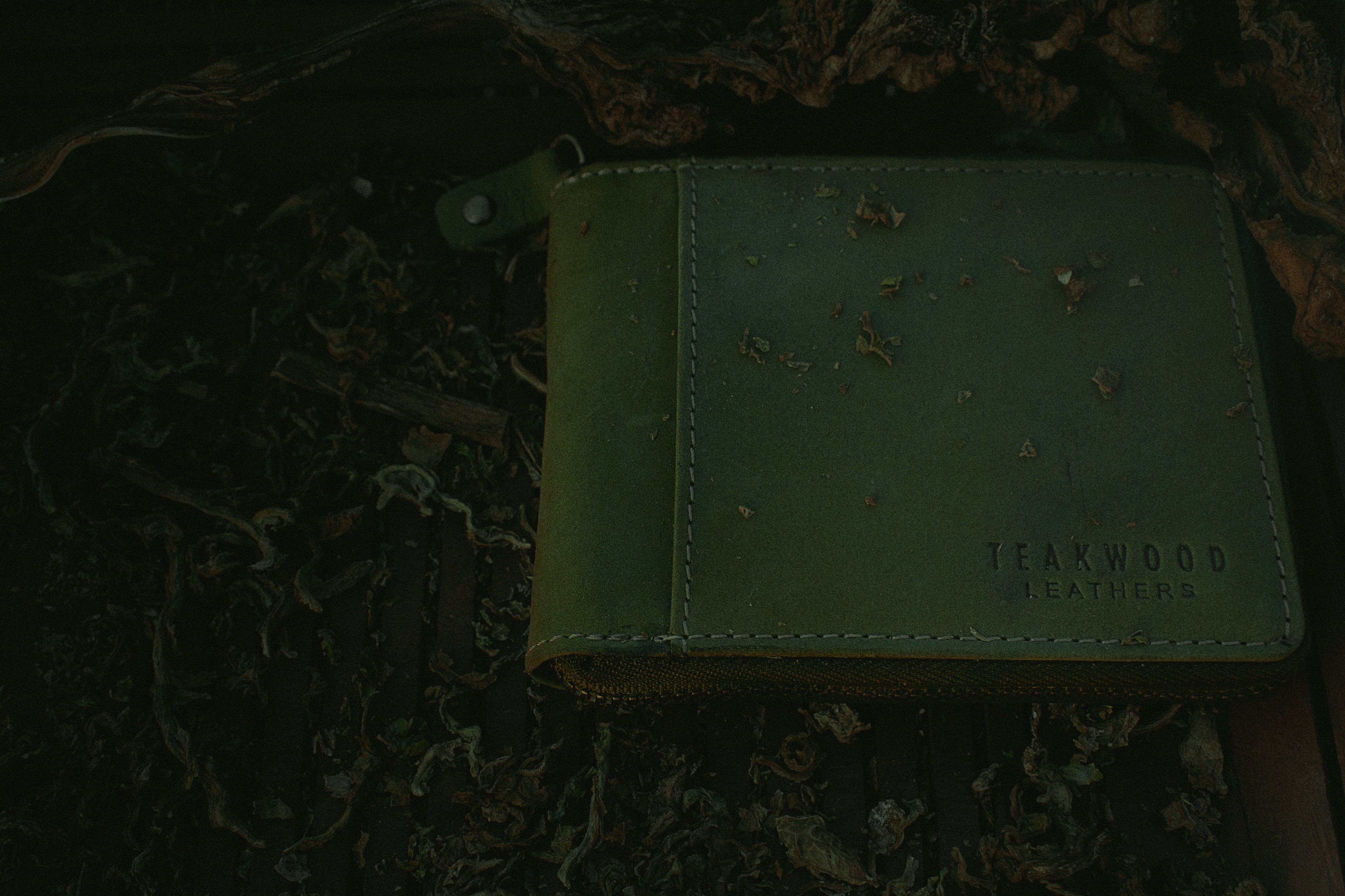  TEAKWOOD Leather wallet 
insta : @curatedbykationn