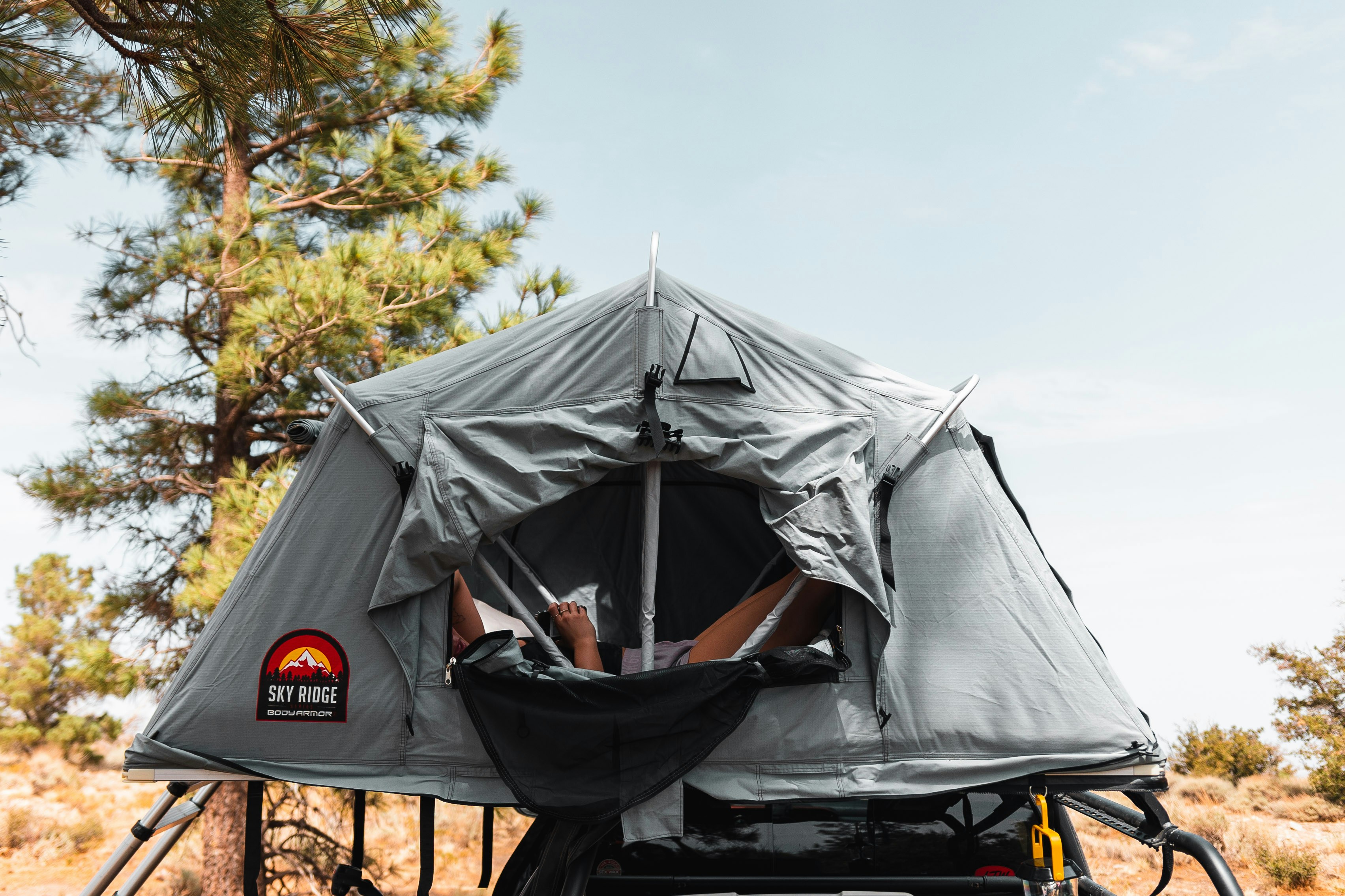 A tent set up in the back of a truck photo – Free Tent Image on Unsplash