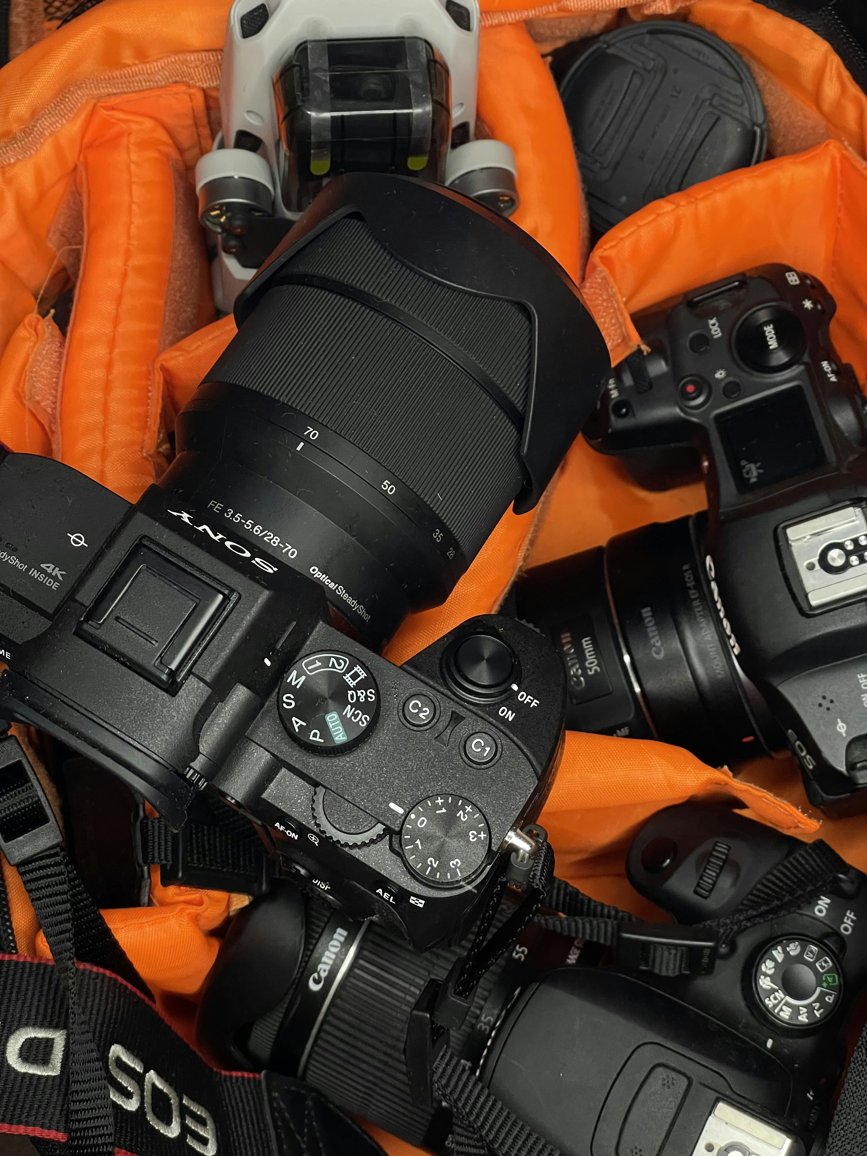 A bunch of cameras sitting in a bag photo – Free Camera Image on Unsplash