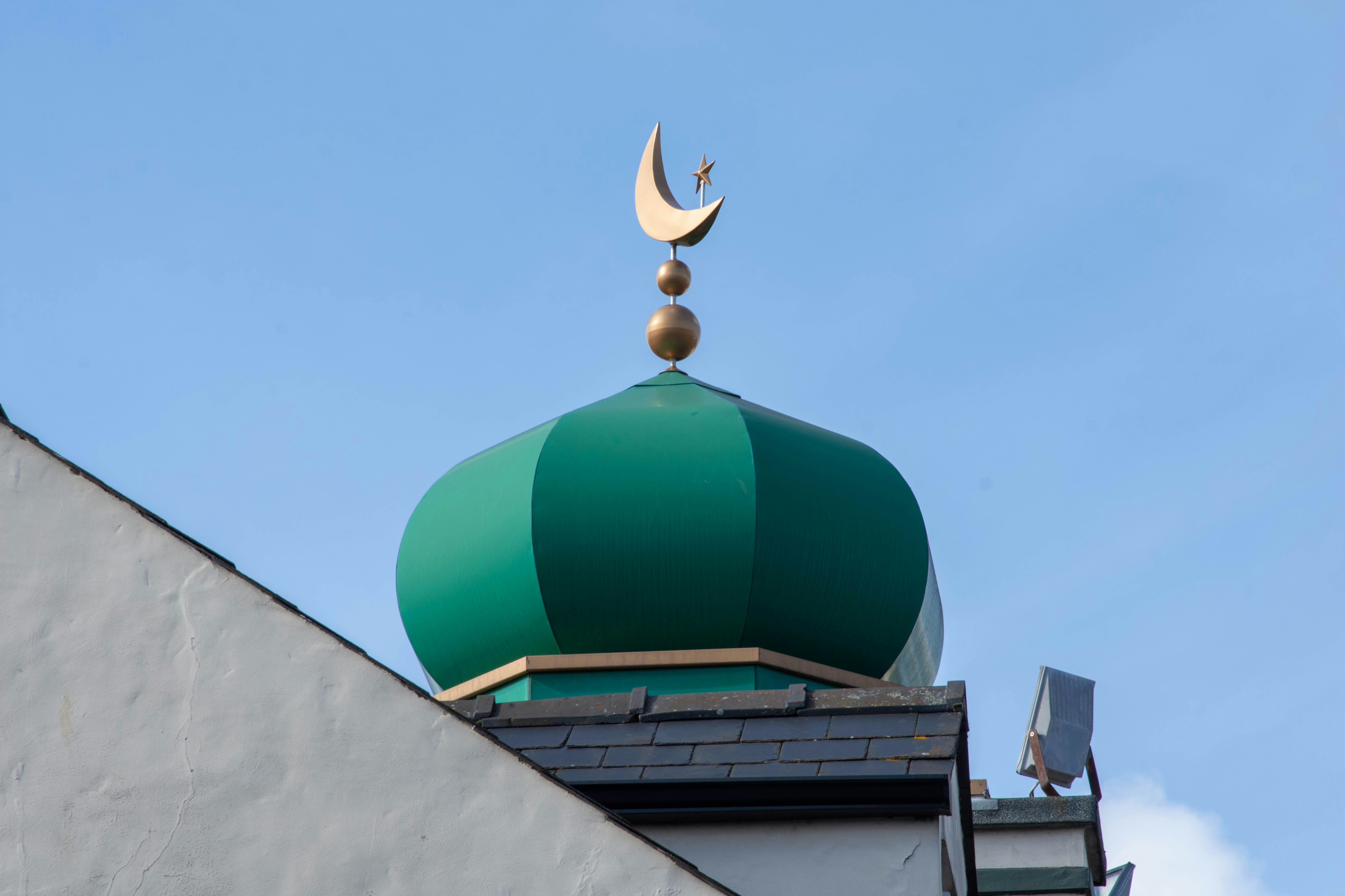 Crescent Crowned Dome: A Quiet Green Peak Above the City Rooftops