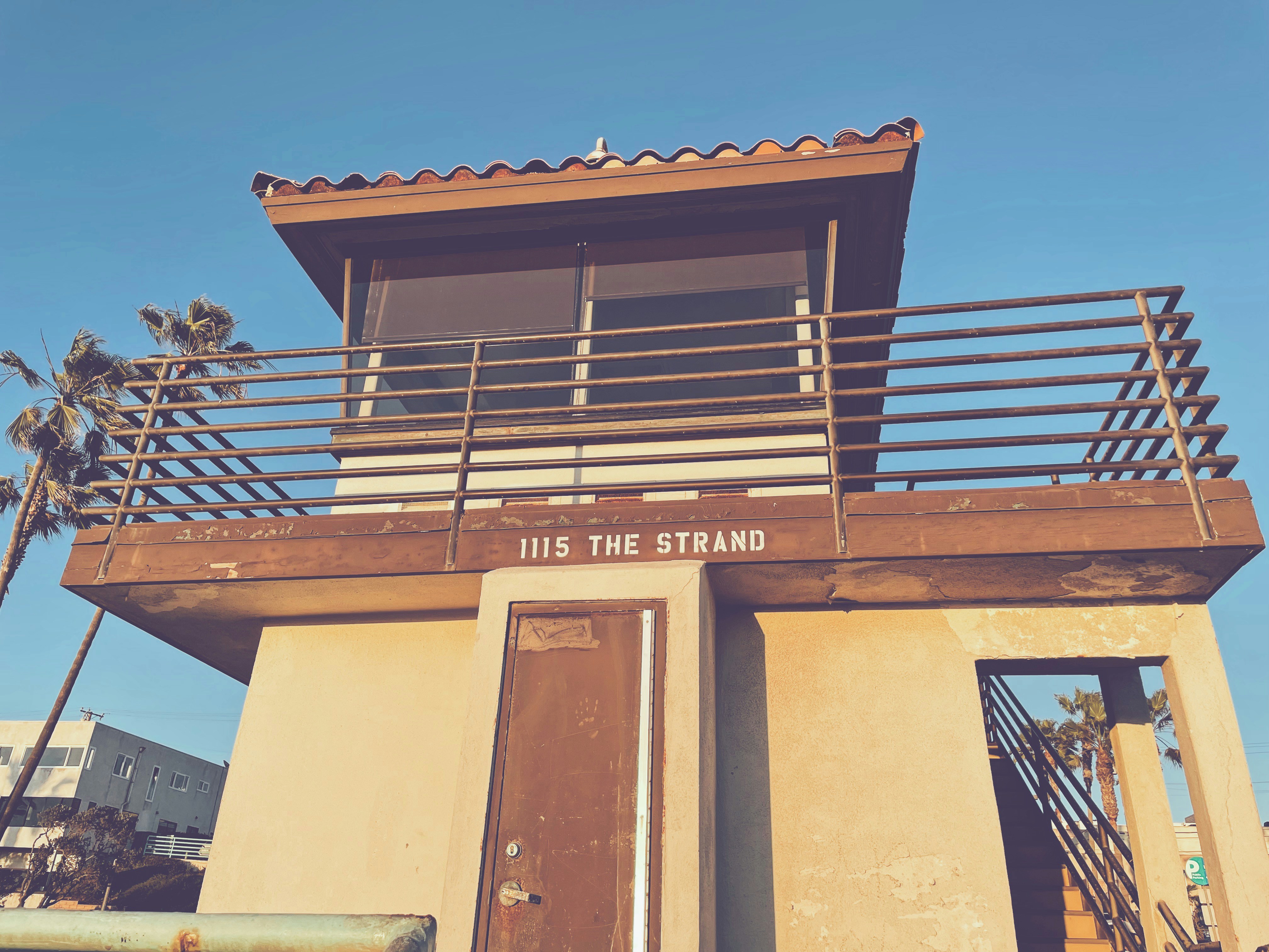 A tall building with a balcony and a sign on it photo – Free Usa Image ...