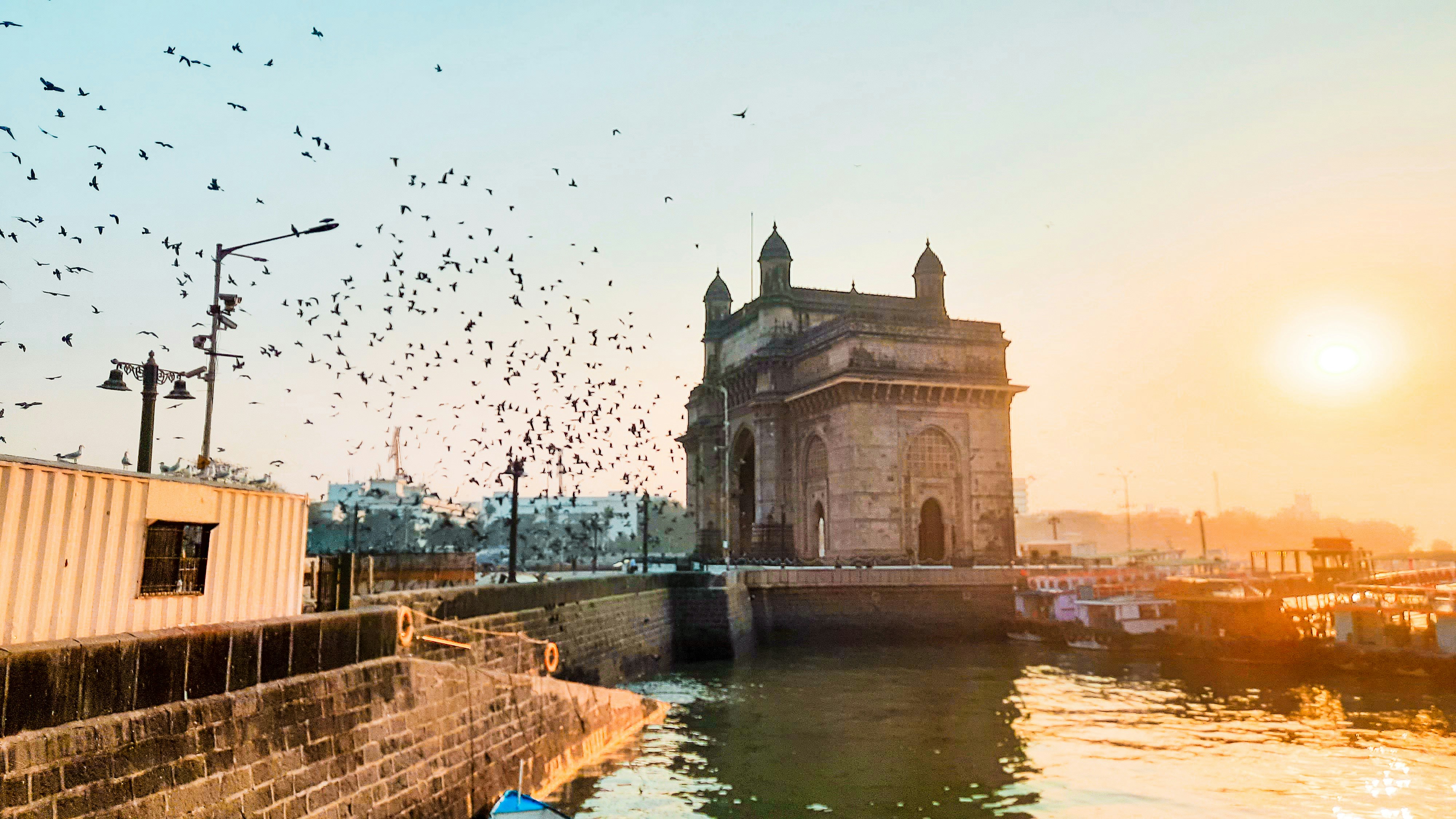 Golden Hour by the Gate: The Mana of the Mumbai Sea