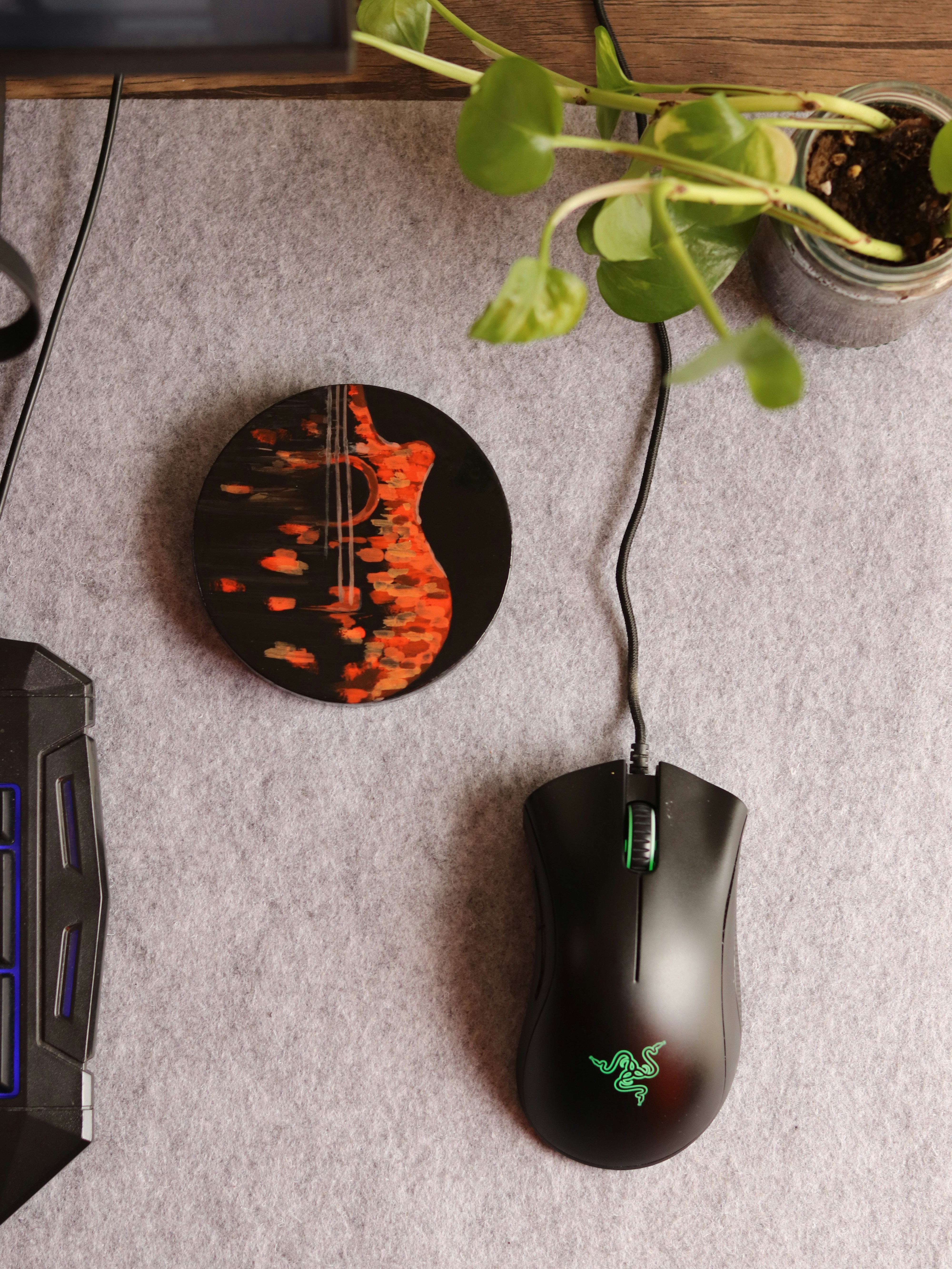 A computer mouse and a mouse pad on a desk photo – Free Minimal art ...