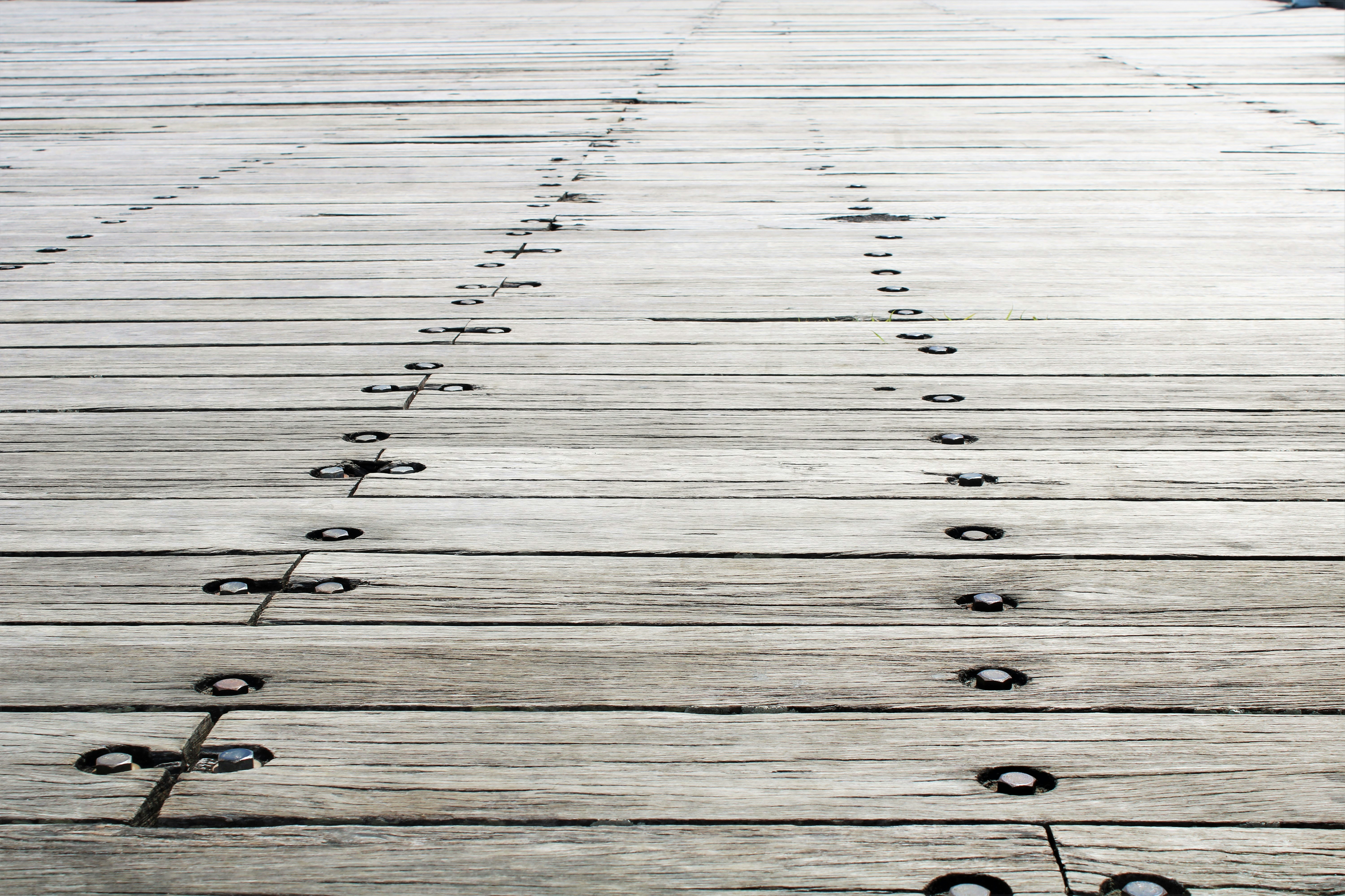 Convergence on Weathered Planks: Lines to the Horizon