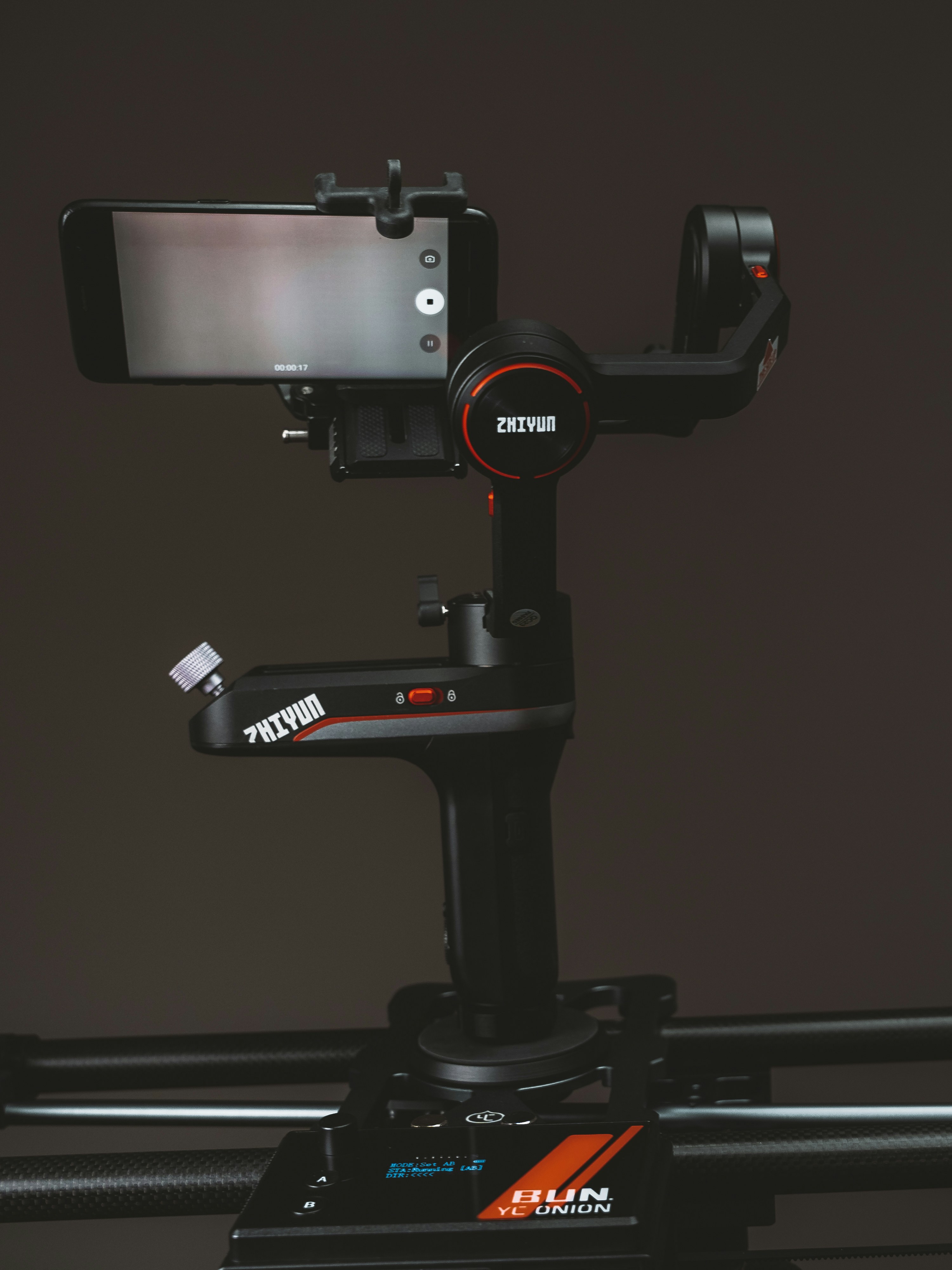 Midnight Rig: A Smartphone Framed by a Precision Gimbal
