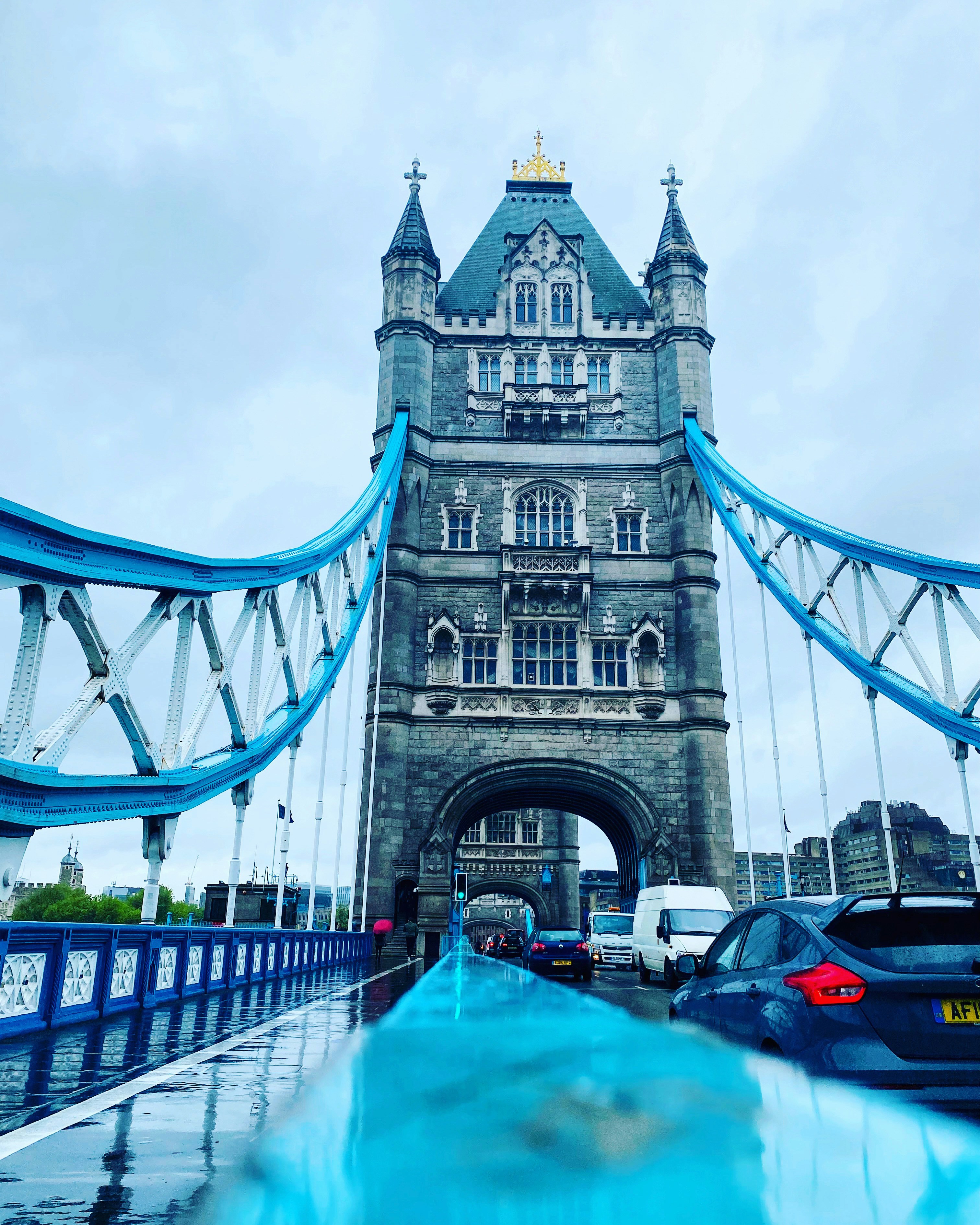 A very tall bridge with a bunch of cars on it photo – Free London Image ...