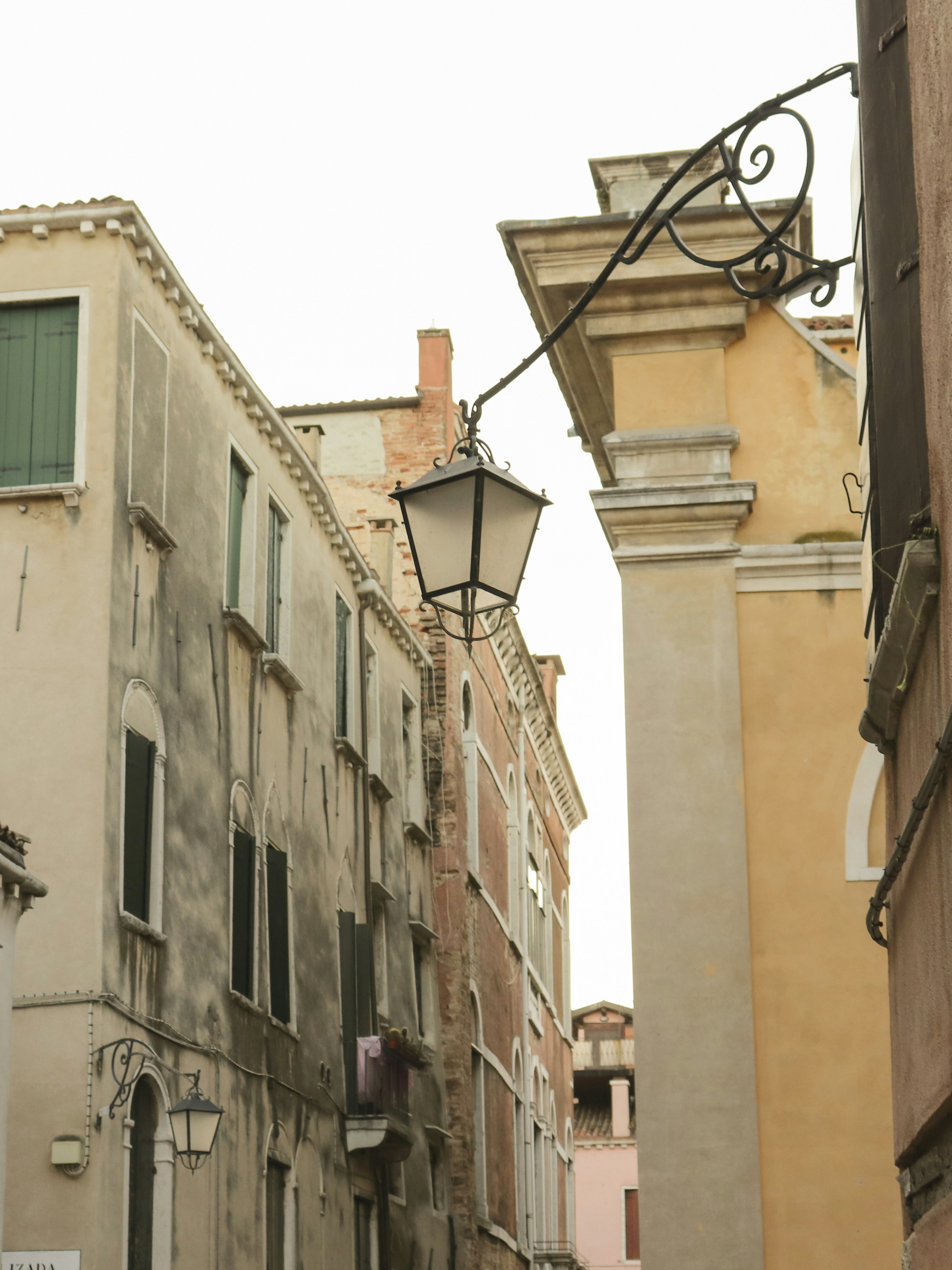 a street light hanging from the side of a building