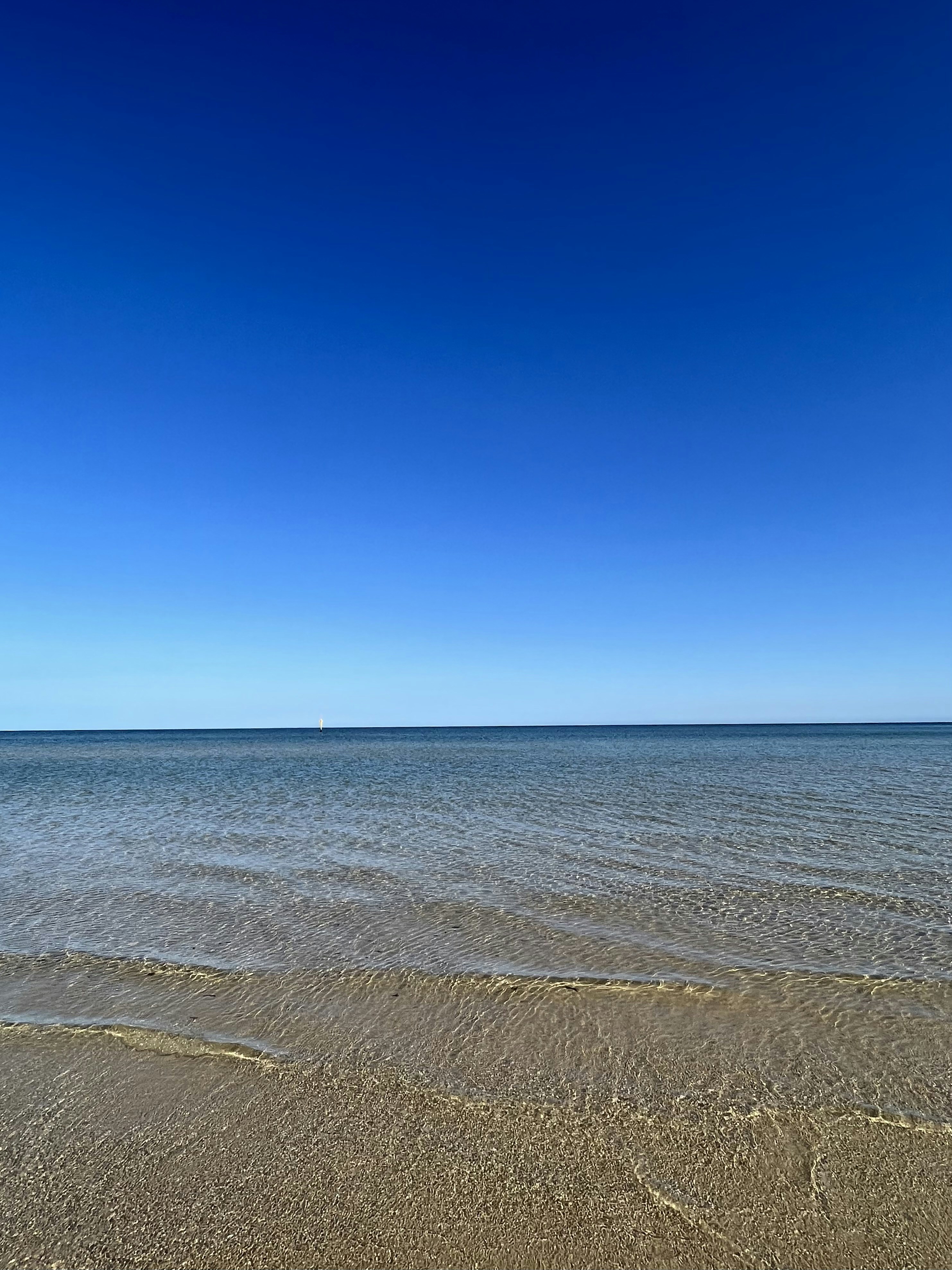A view of the ocean from the beach photo – Free Nature Image on Unsplash