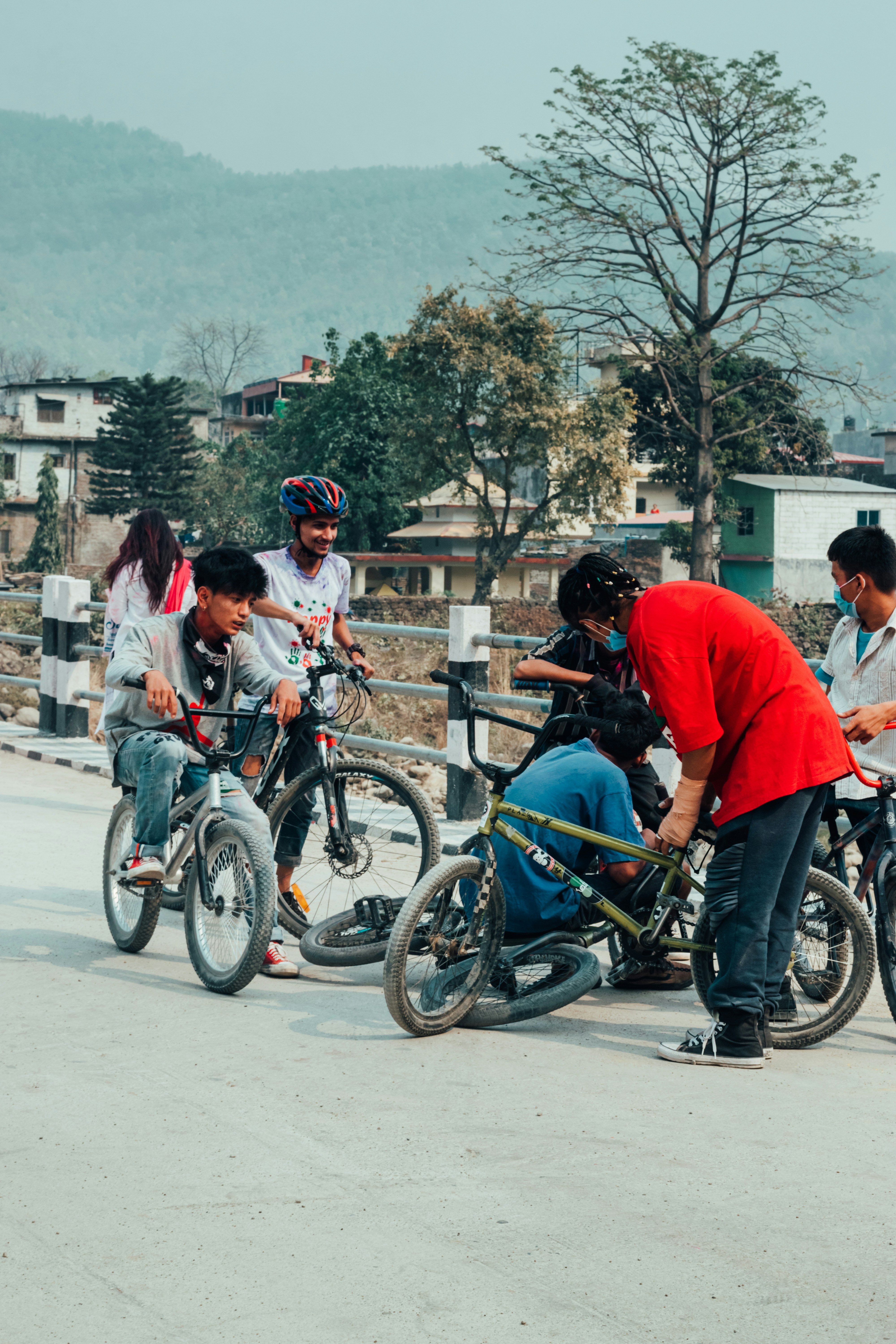 A group of people riding bikes next to each other photo – Free Wheel ...