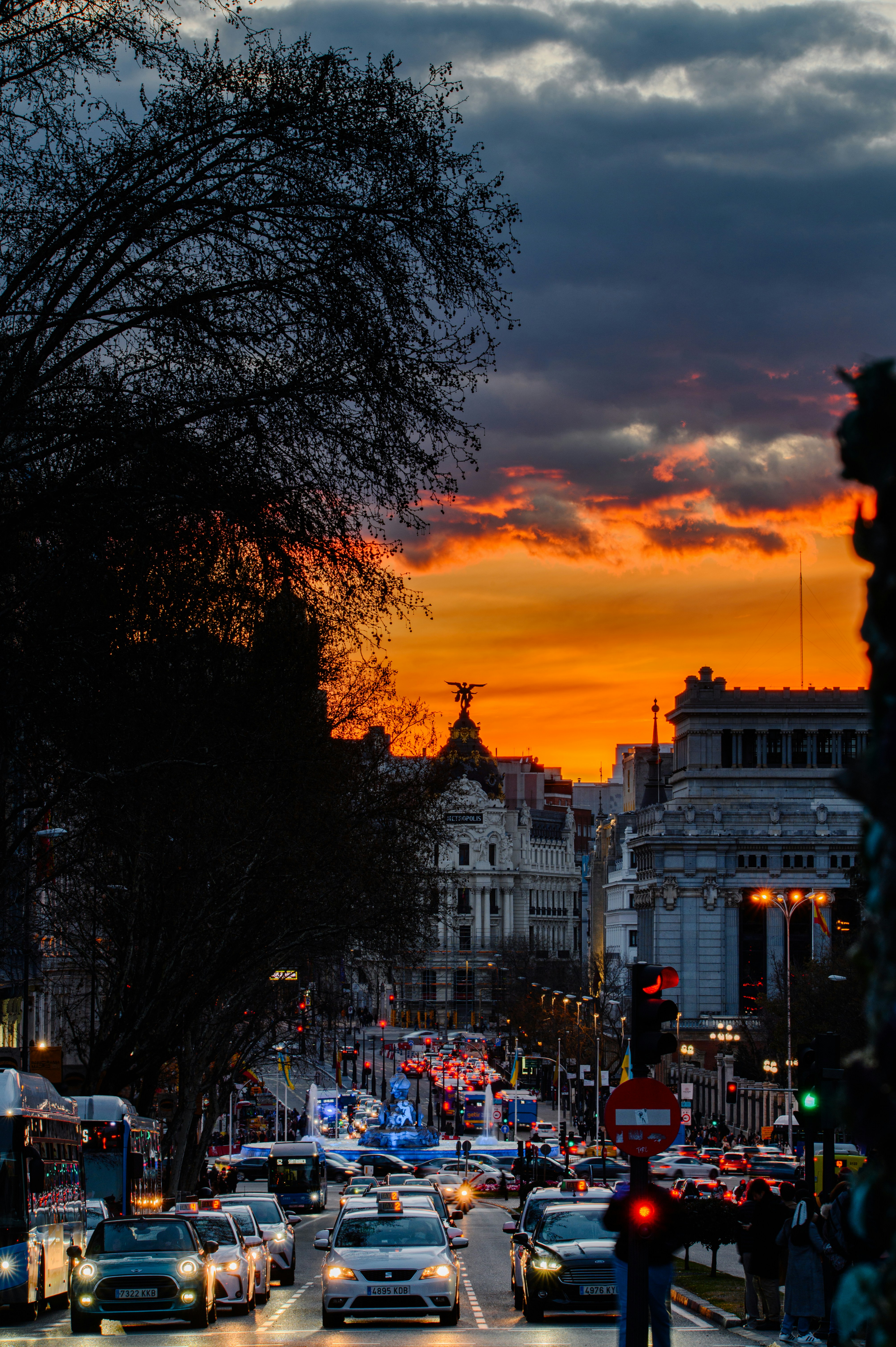 Twilight Over Urban Streets: A Dance of Light and Motion