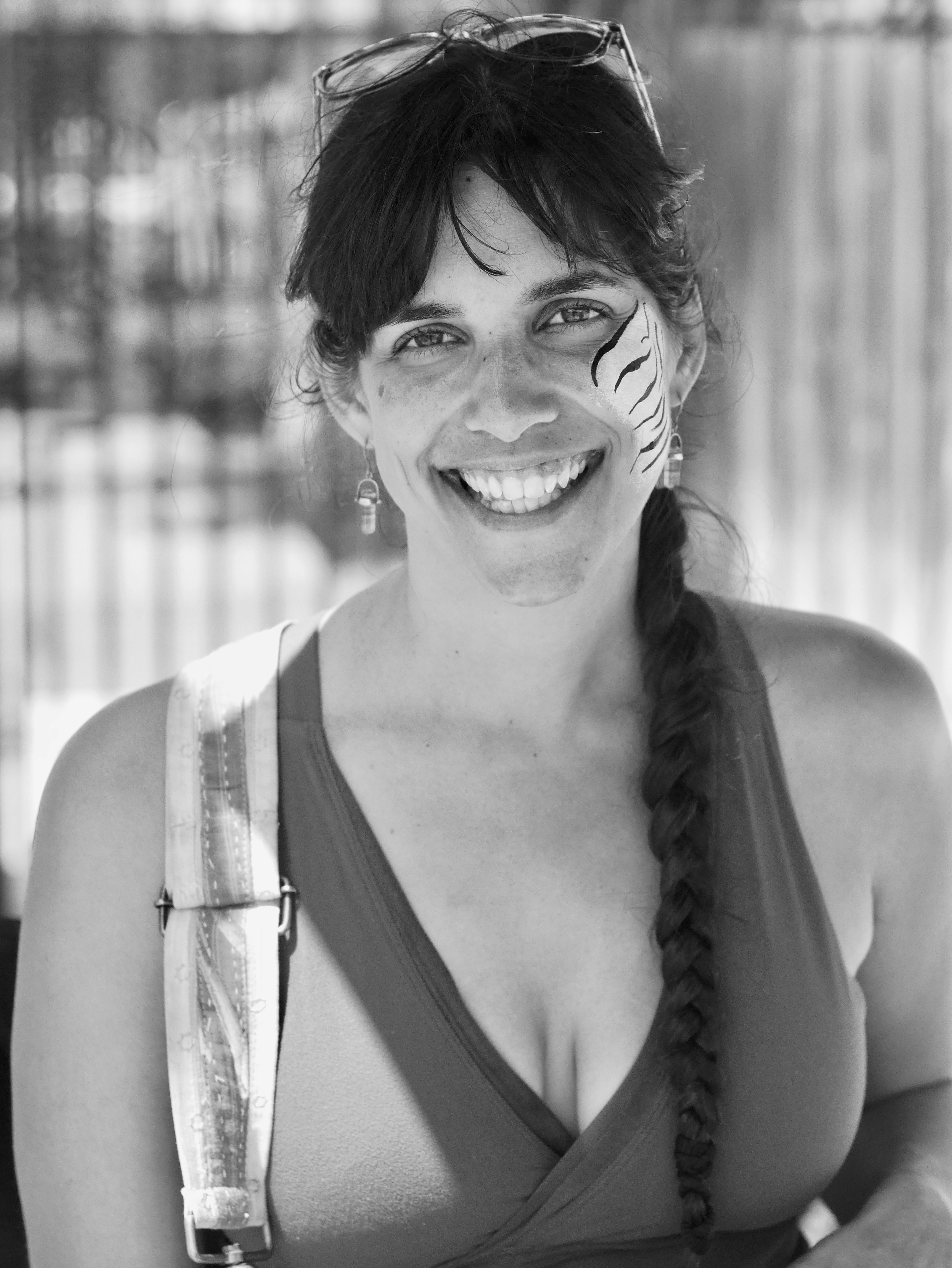 Eine Frau mit einem Zebra im Gesicht Foto – Kostenloses Bild zum Thema ...