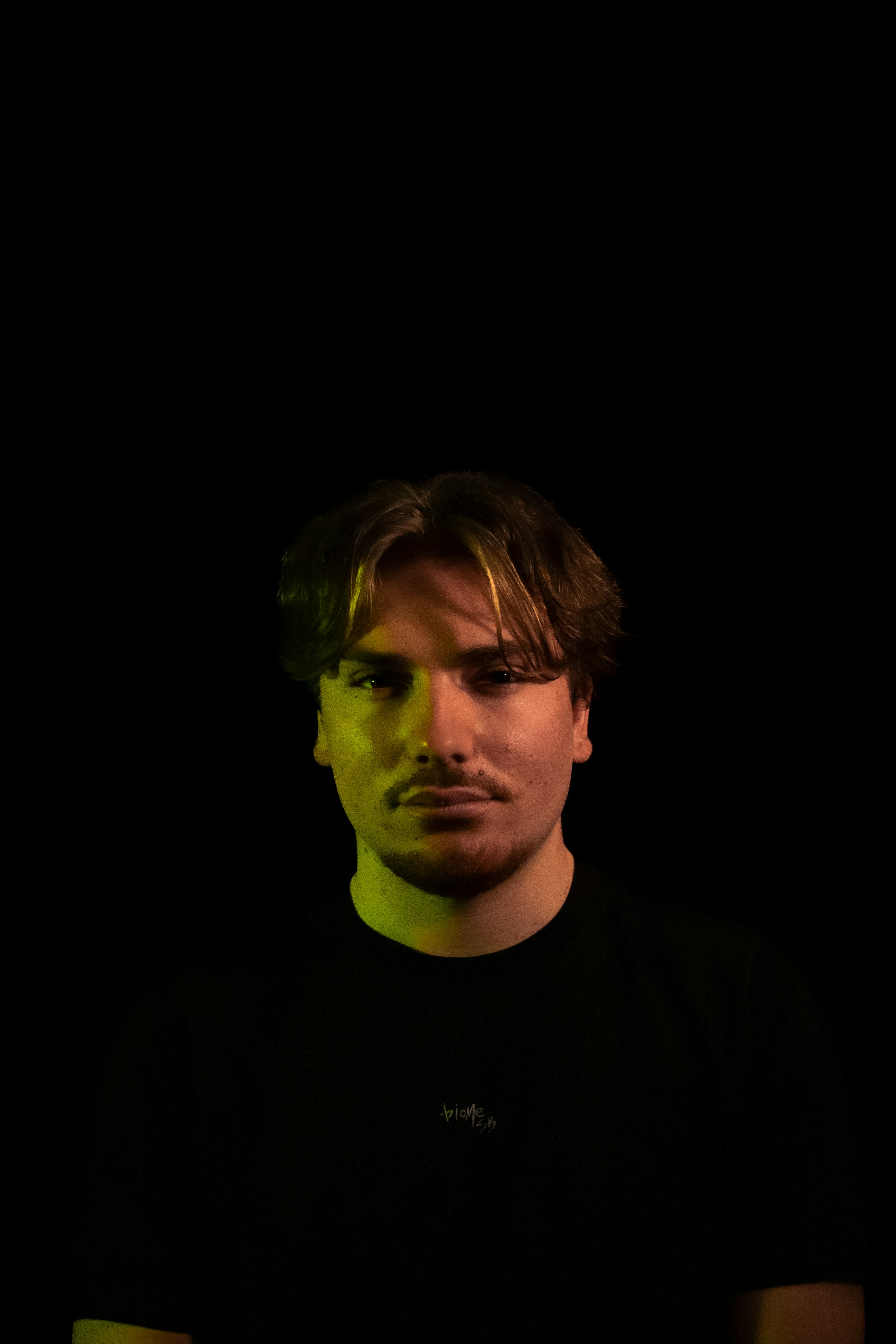 550+ Guy In Black Background Pictures | Download Free Images on Unsplash
