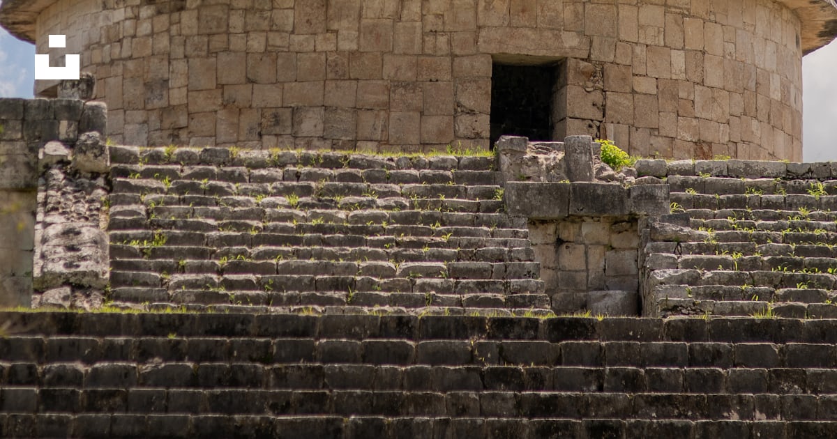 계단이 있는 석조 구조물 사진 Unsplash의 무료 Chichén Itzá 이미지