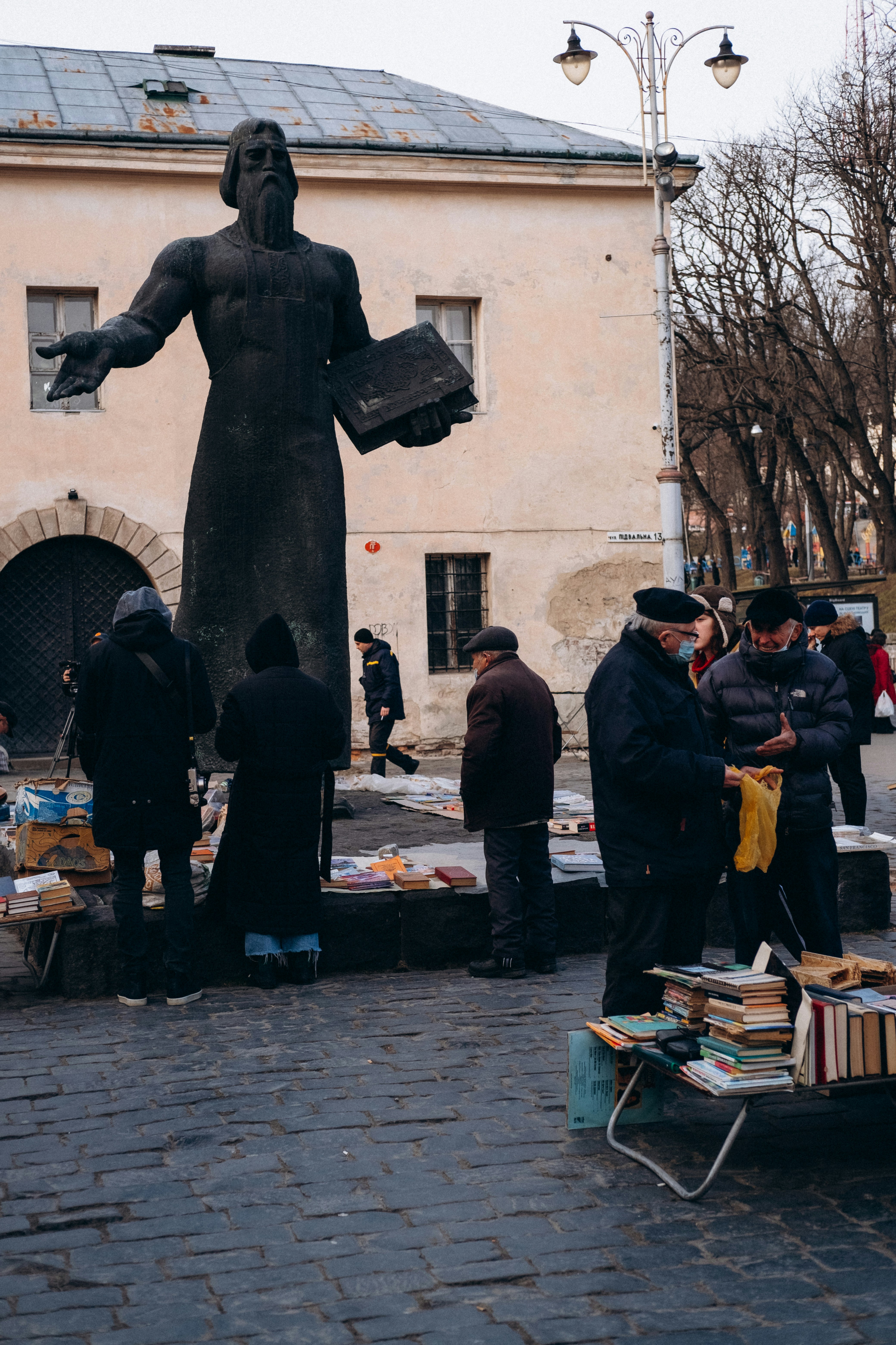 Market in the shadow of a towering statue