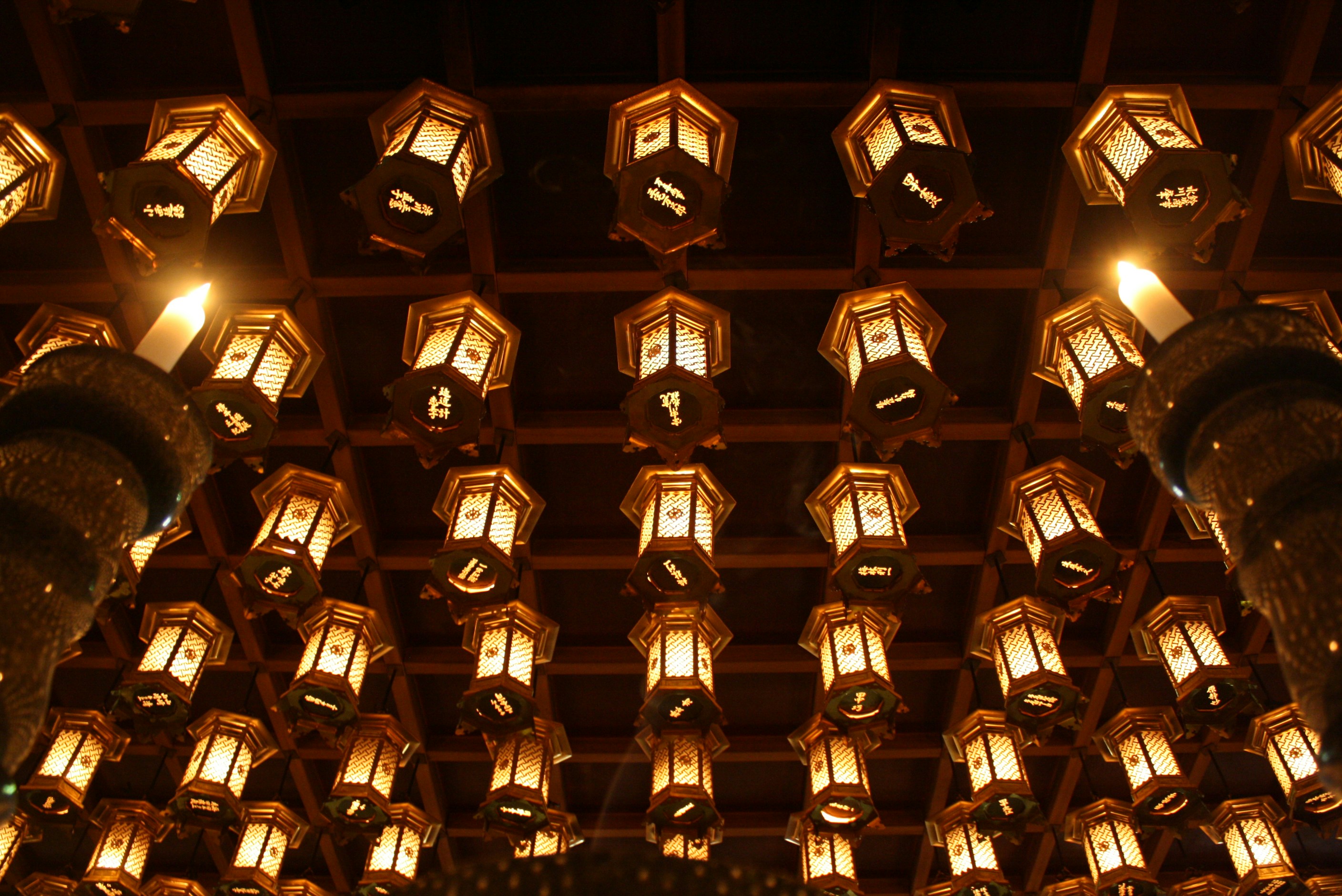 A mesmerizing display of hanging lanterns casting warm light in a patterned ceiling arrangement.